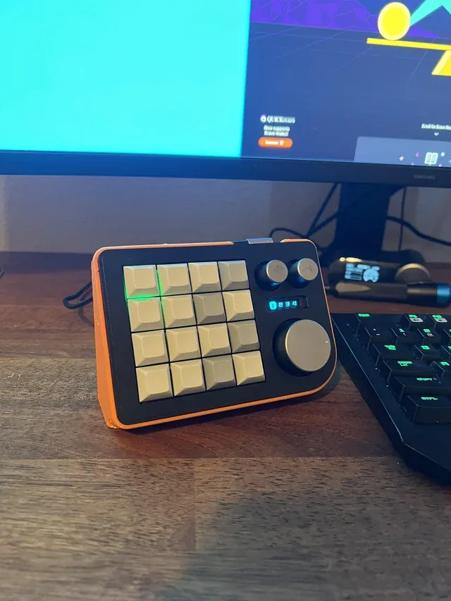 Megalodon Triple Knob Macro Pad Stand by SFWAcct | Download free STL ...