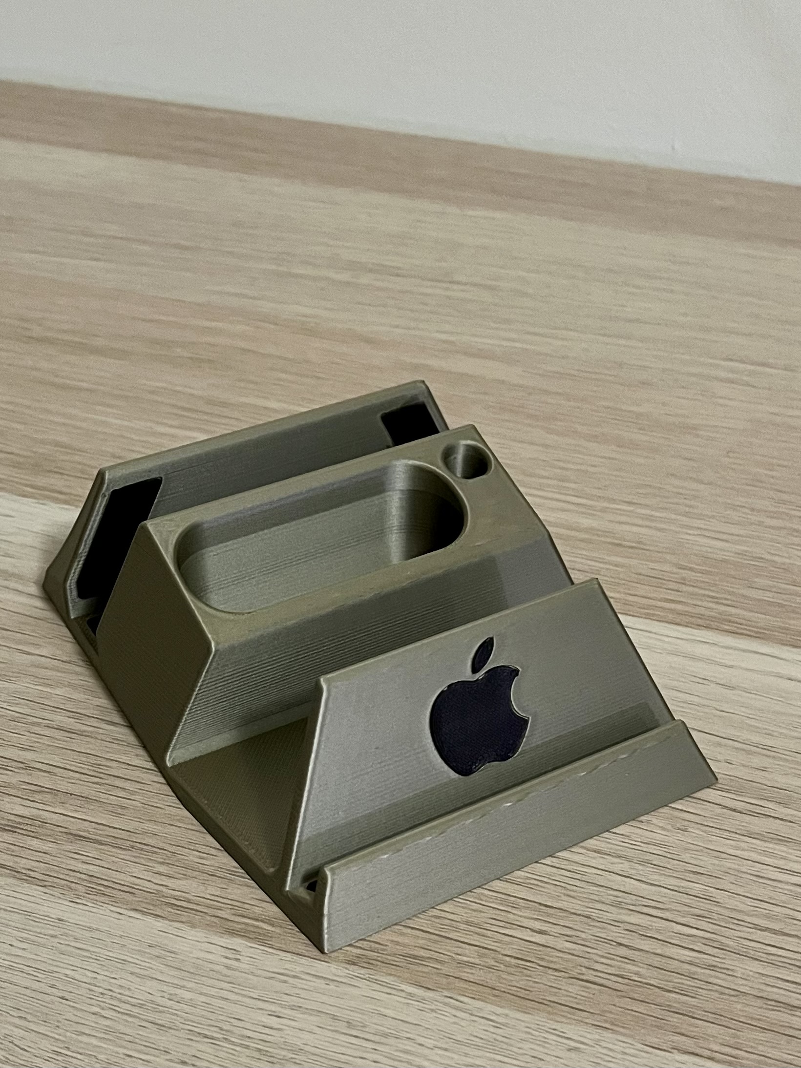 Desktop stand for Apple products od autora henr1k5 | Stáhněte si zdarma ...