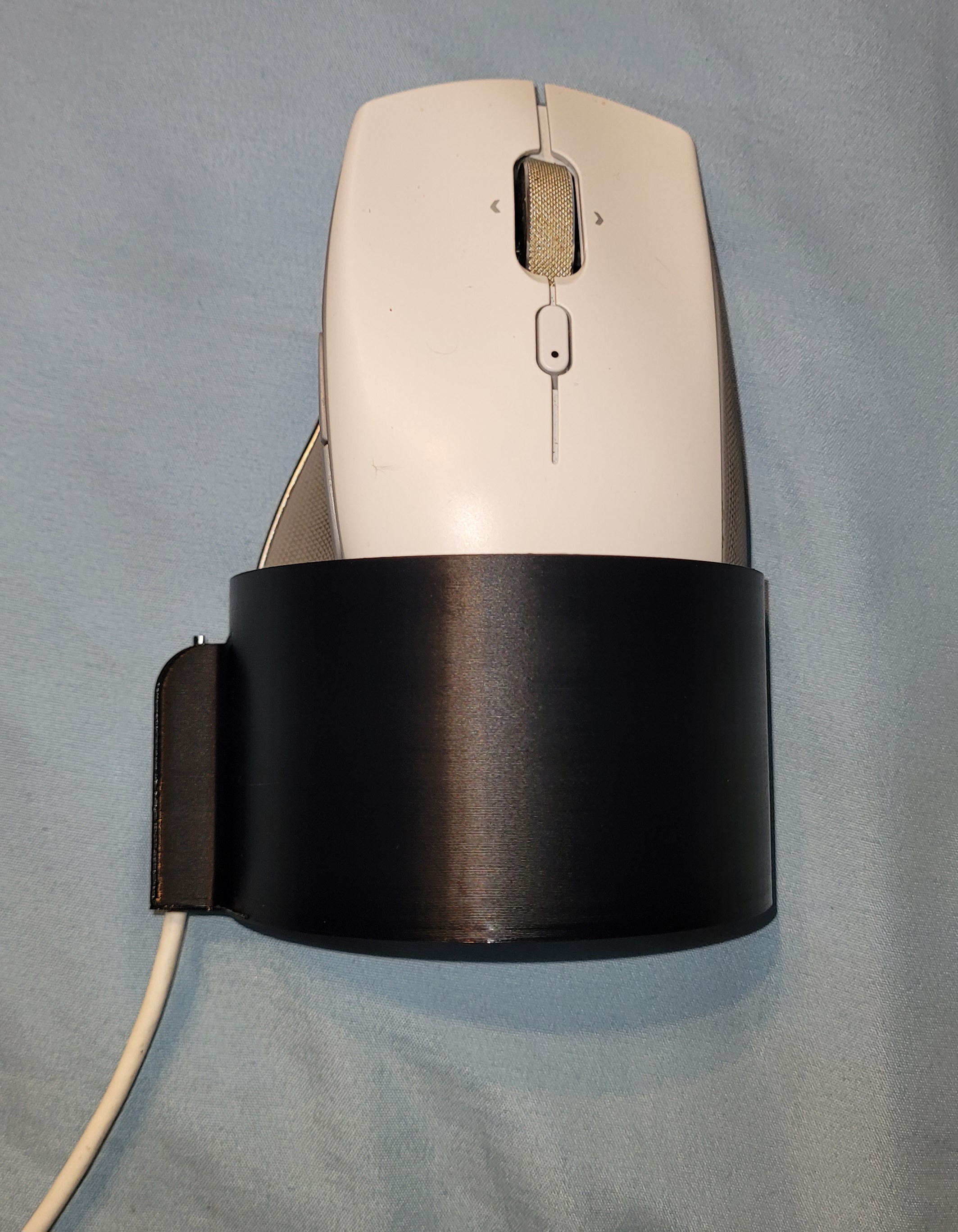 Razer mouse holder with charging cable keeper by Mosephus | Download ...