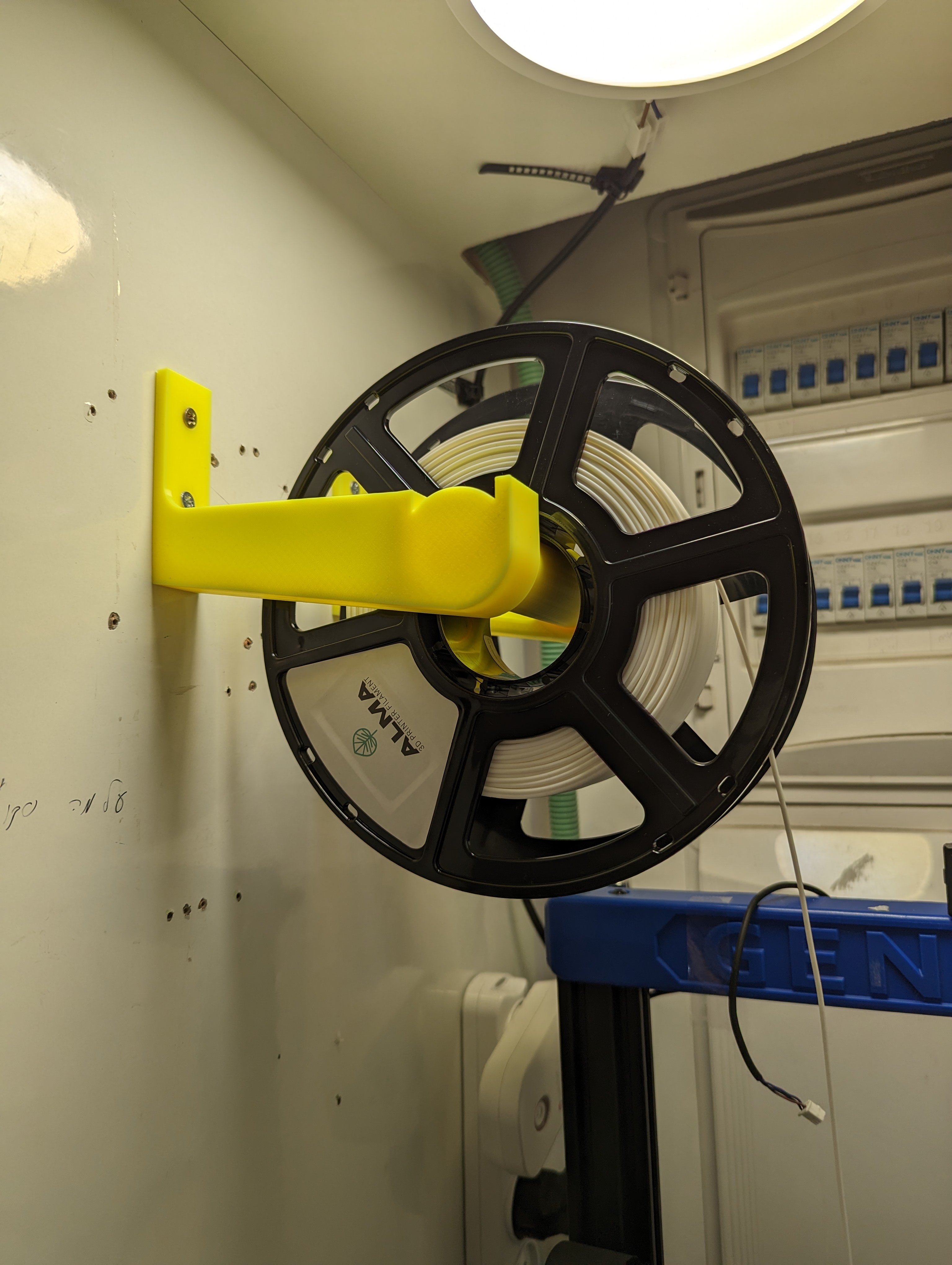 Side Mounted Spool Holder by amirchen | Download free STL model ...