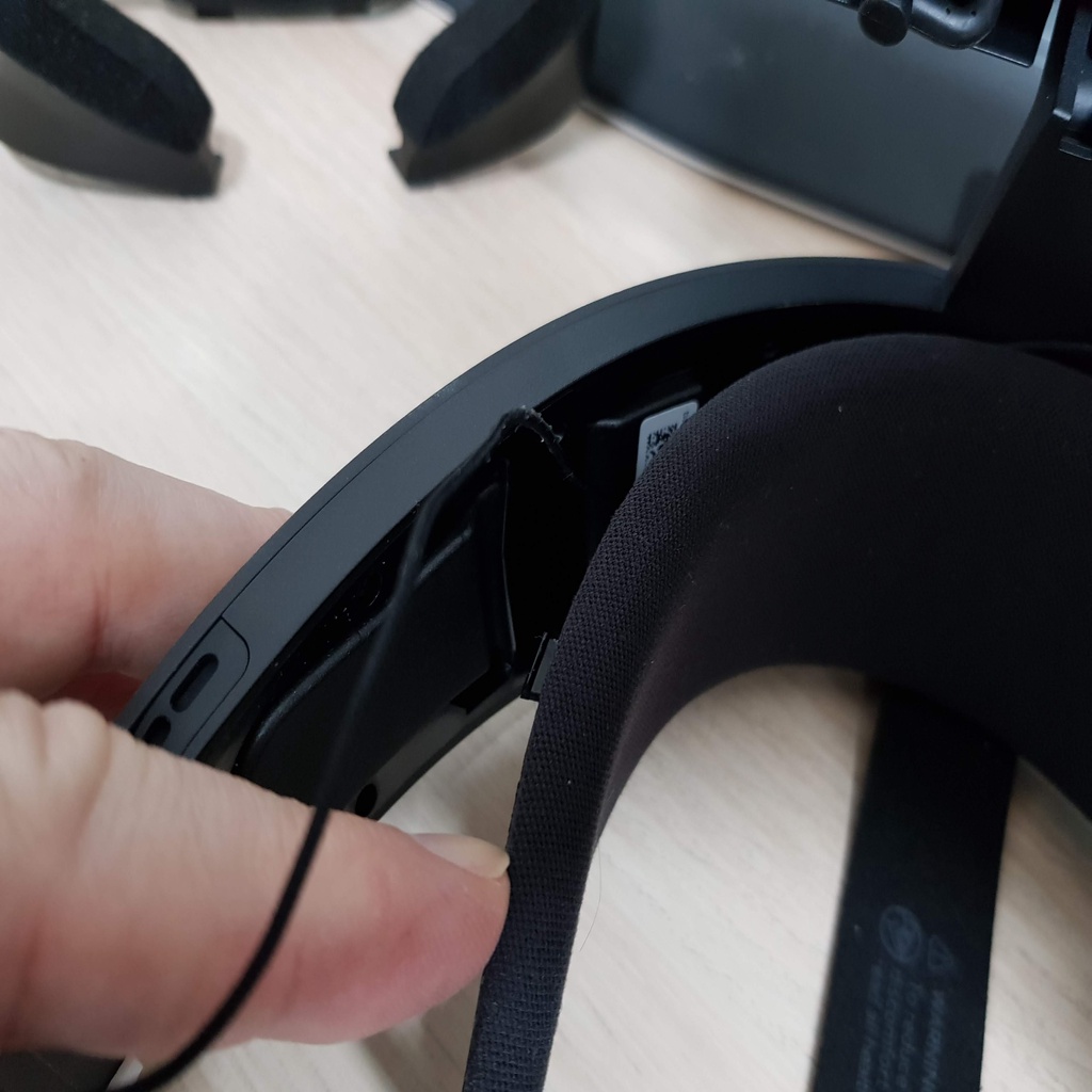 Oculus Rift S Behringer HPX4000 Headphone Holder by 3D Printiverse ...