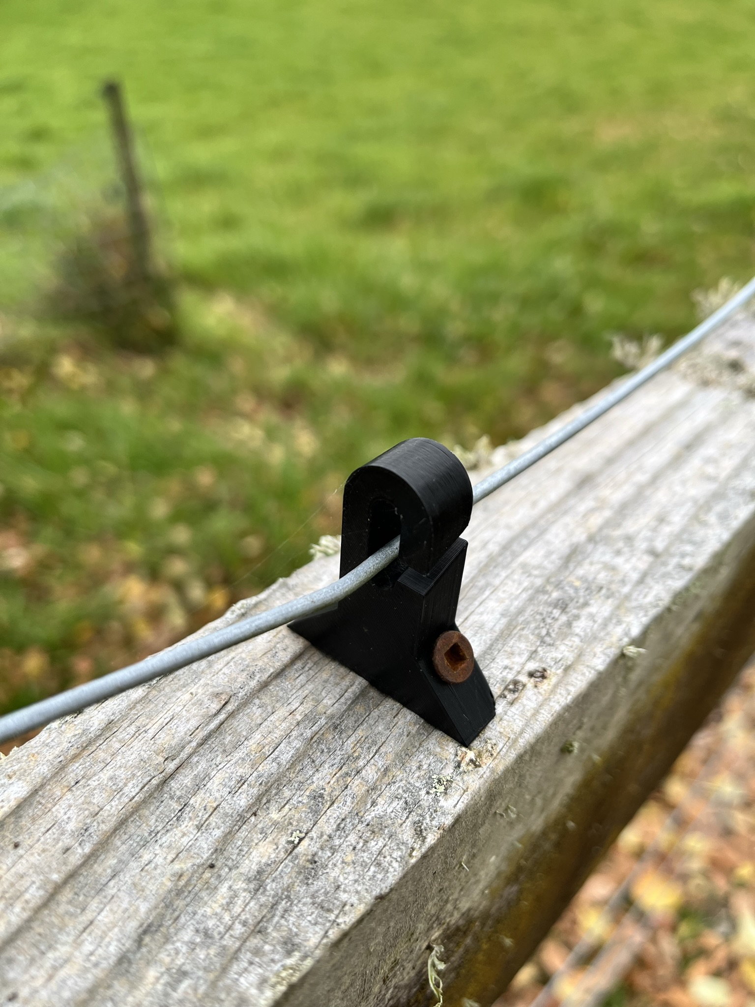 Electric wire insulator for fencepost by 3DJourney | Download free STL ...