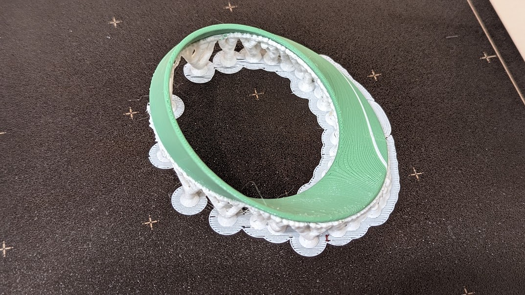 Möbius Strips with Organic Supports by Philippe Lacoude | Download free ...
