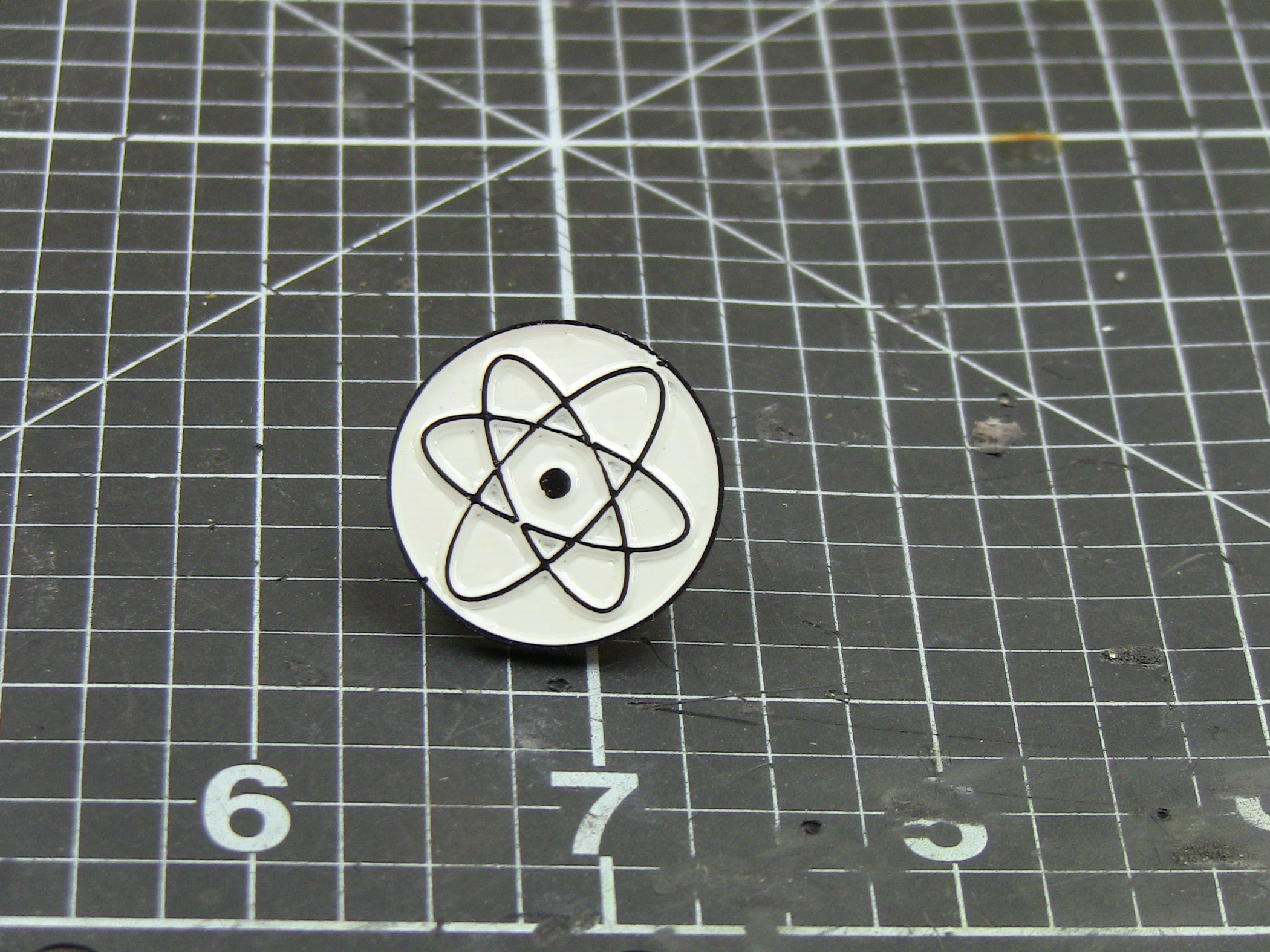 Atom Symbol Enamel pin por Nick Tailor | Descargar modelo STL gratuito ...