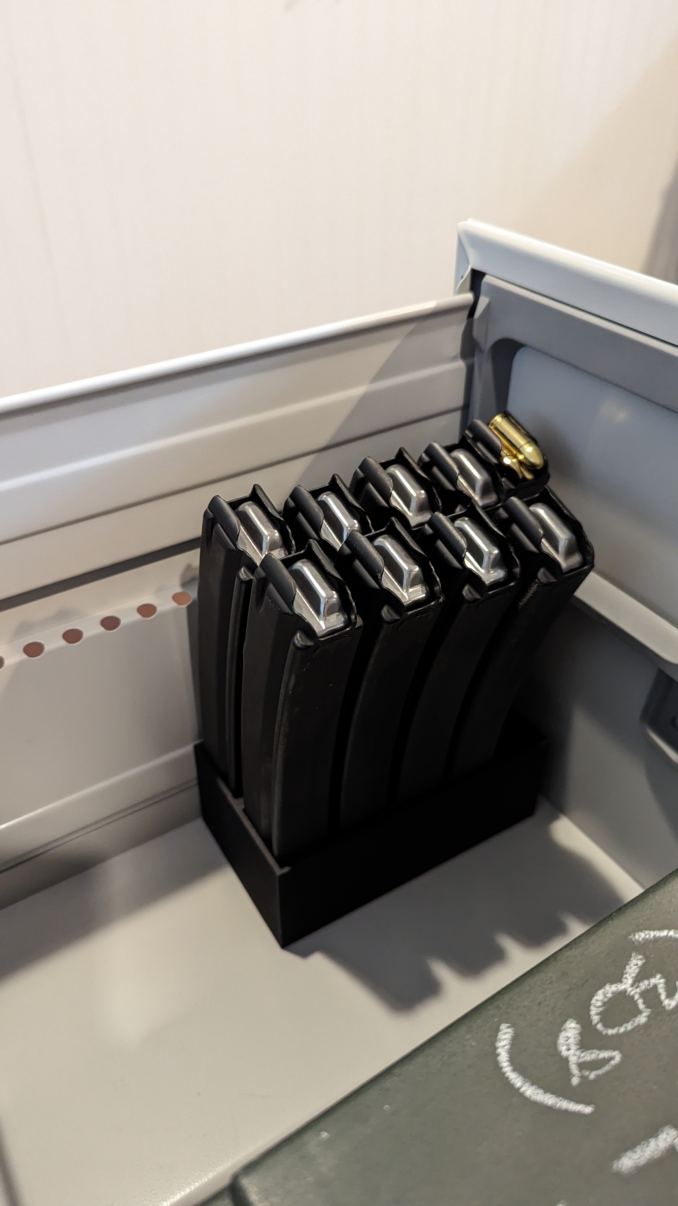 MP5 Magazine storage with magnetic base par gbirk | Téléchargez ...