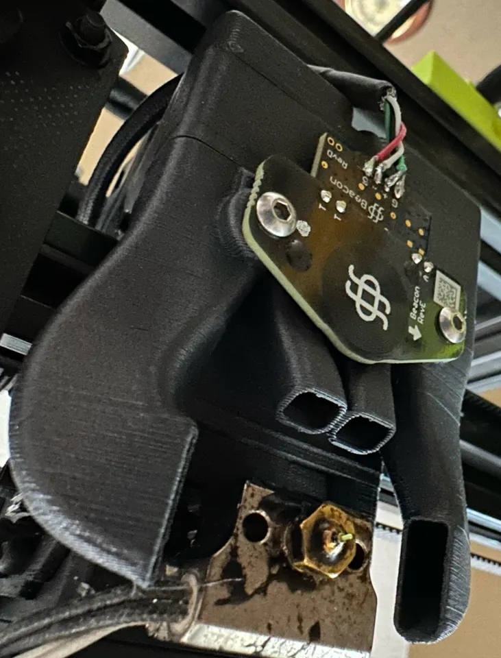 EVA Extruder tri-horn duct with beacon mount by cbearman | Download ...