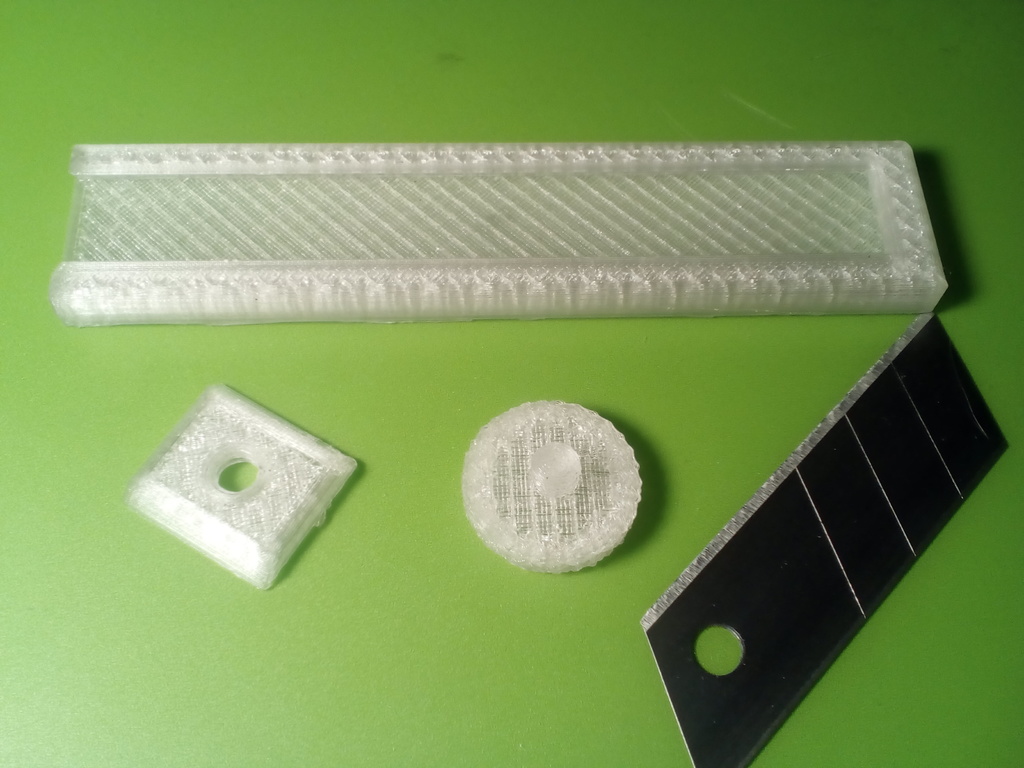 Box cutter blade holder (Fully printable) by Citrionyx | Download free ...