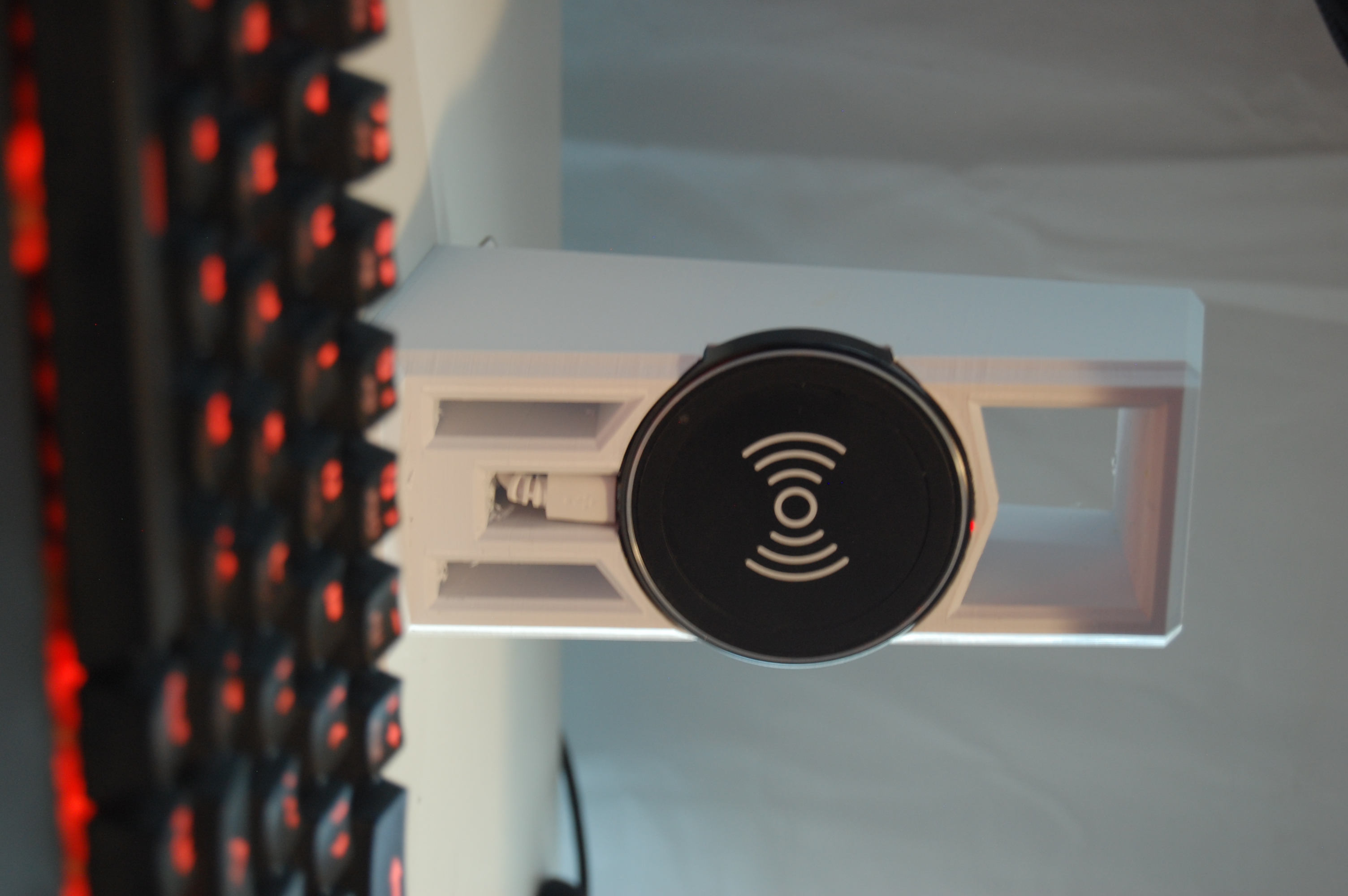 Phone Holder with Charging Puck by thecharliewahl | Download free STL ...