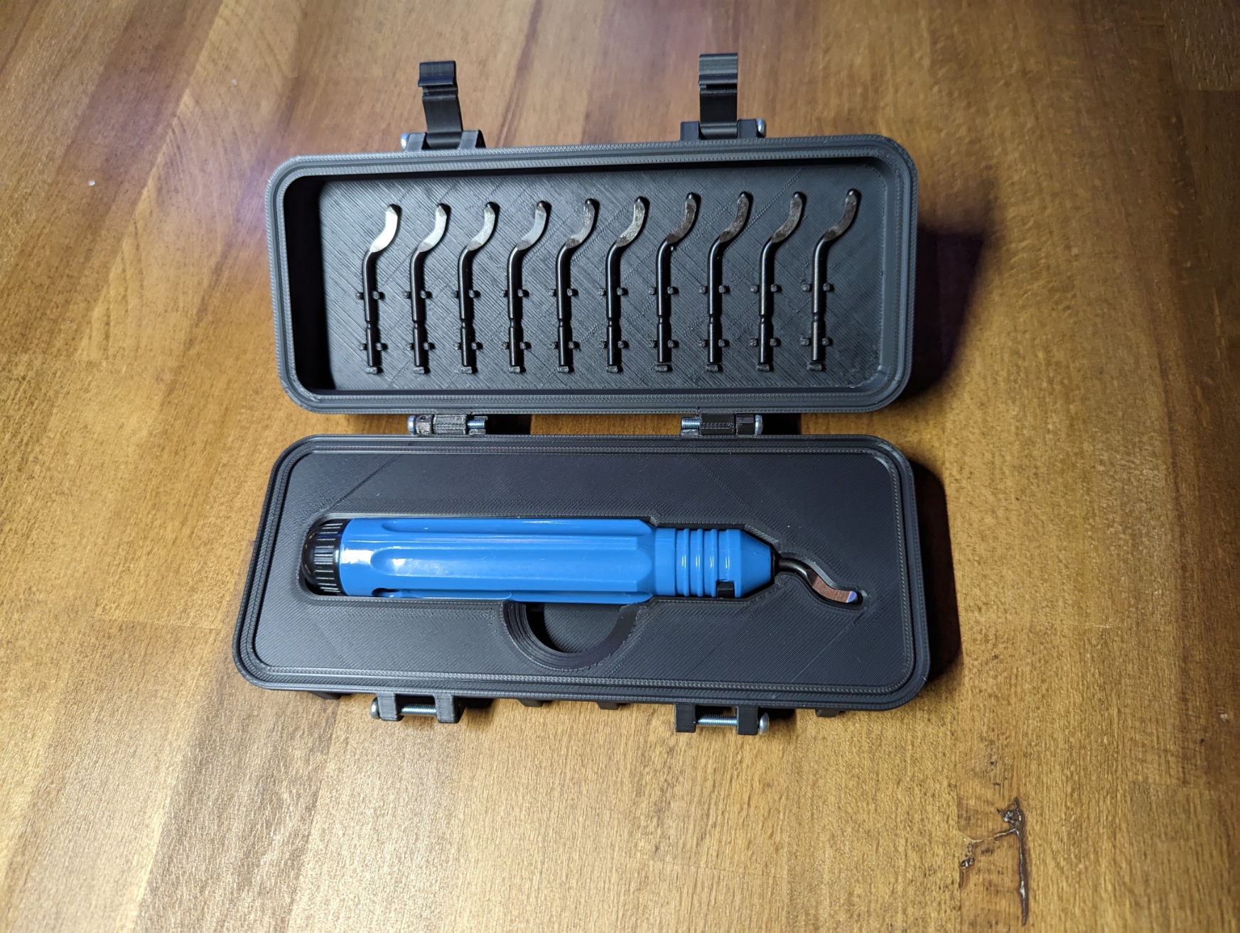 Deburring tool case with magnets by Markus | Download free STL model ...