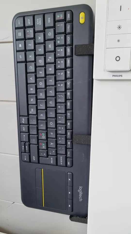 Vertical Keyboard Mount for Logitech K400+ by Zygal | Download free STL ...