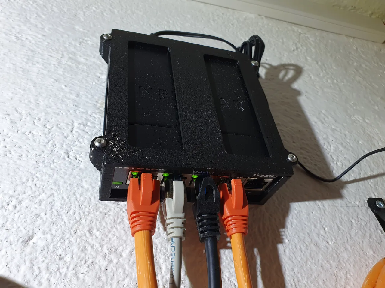 Wallmount for NETGEAR GS305 LAN Switch by Legufix | Download free STL ...