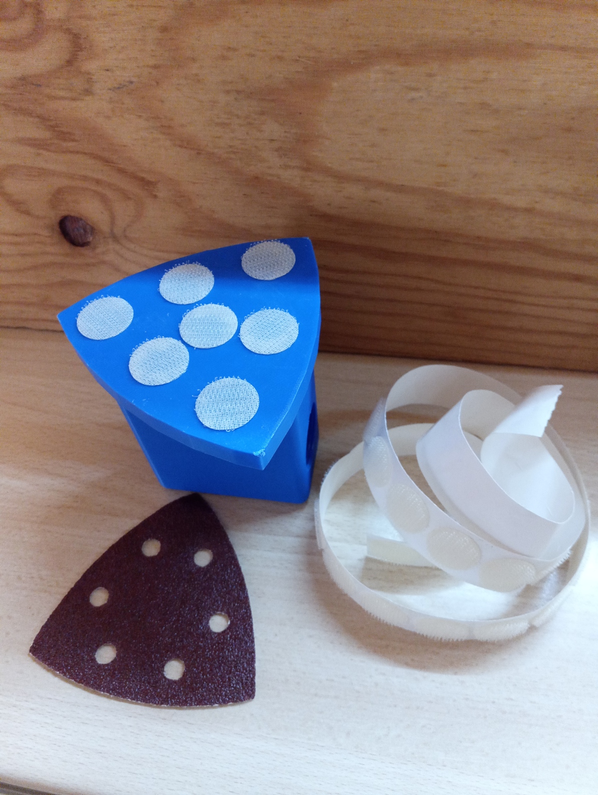 Planer for manual use of "delta" sheets Pialla per l'uso manuale dei ...