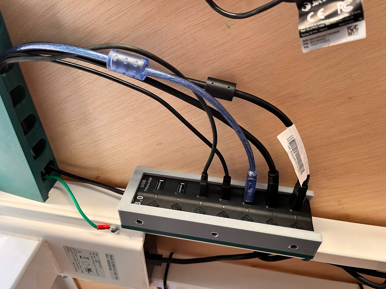 7 Port USB3.0 Hub Mount by Scott Gibb | Download free STL model ...