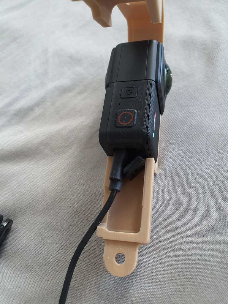 Insta360 One R Vertical Powerbank Mount by Deeke | Download free STL ...