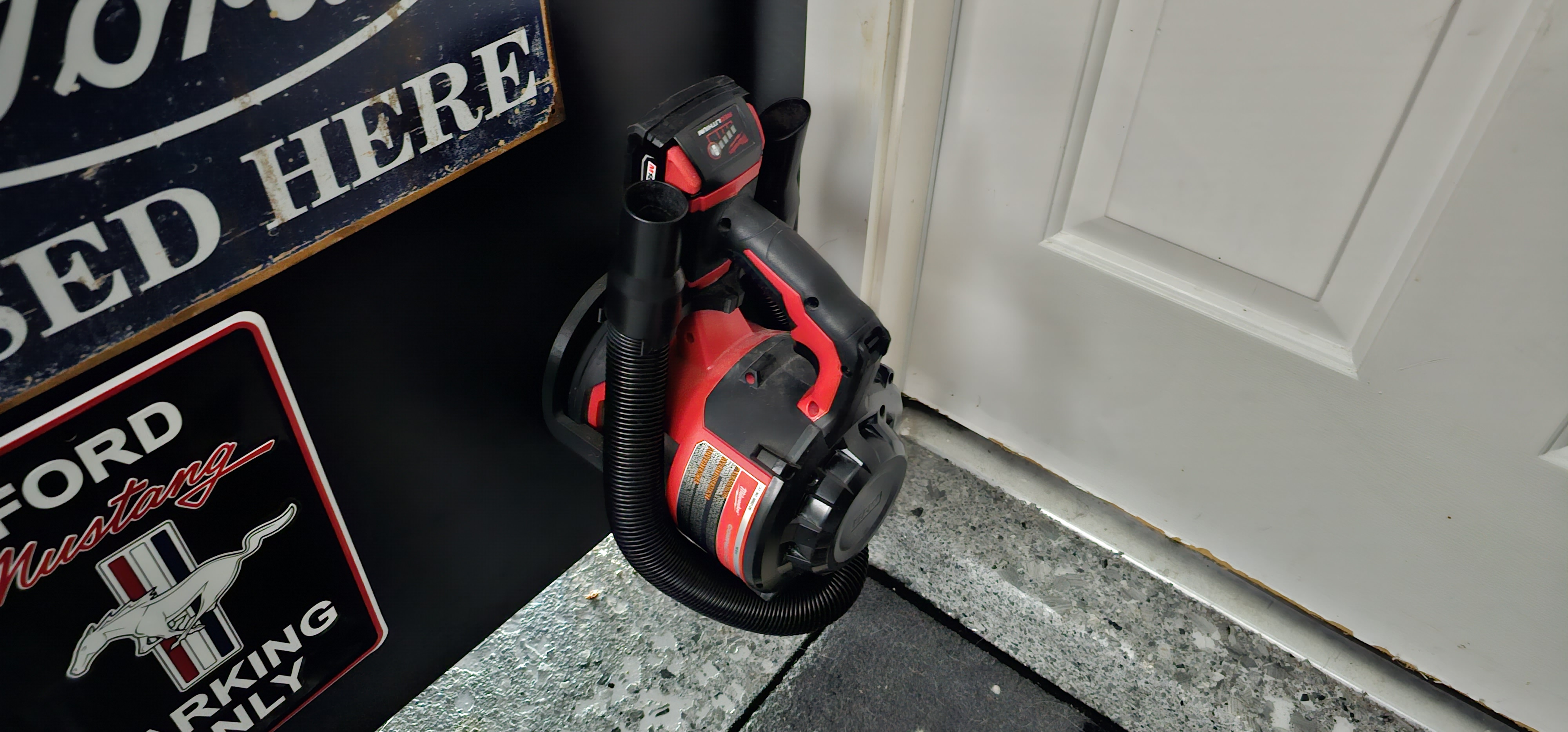 Milwaukee M18 Vacuum Magnetic Mount by pred1tor83 | Download free STL ...