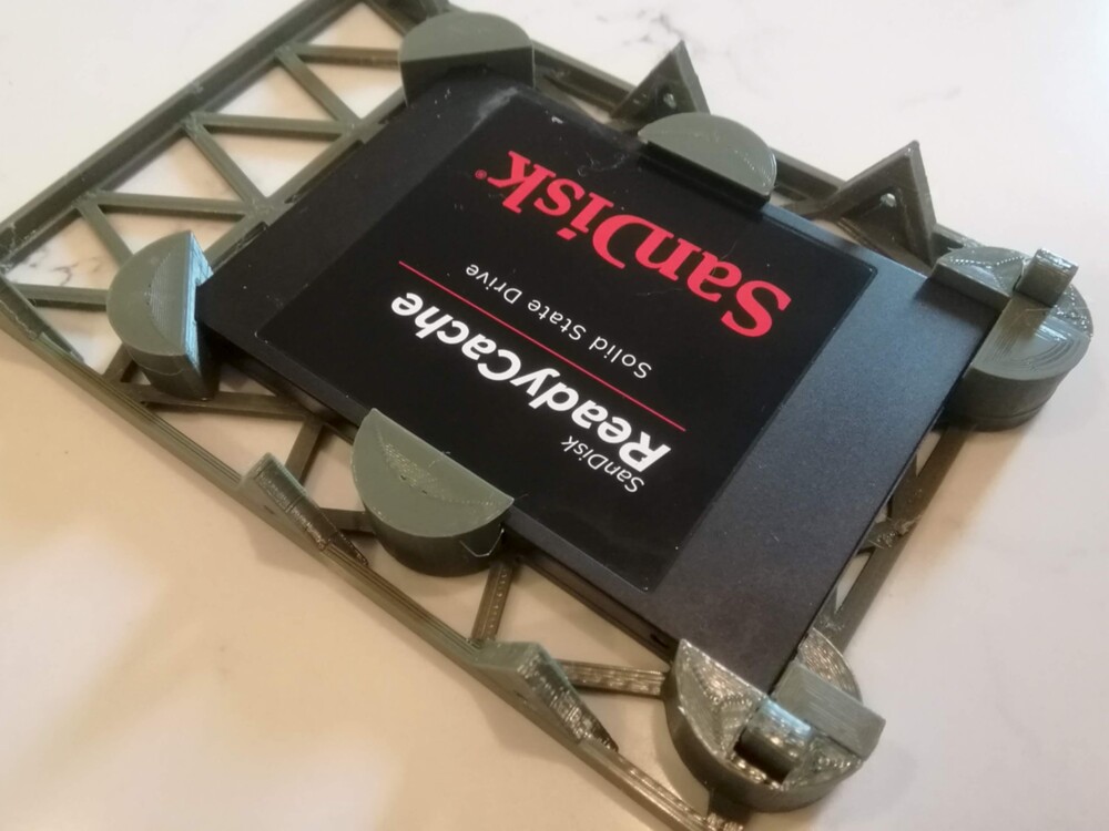 2.5" to 3.5" bracket for a sata SSD by Stefan | Download free STL model ...