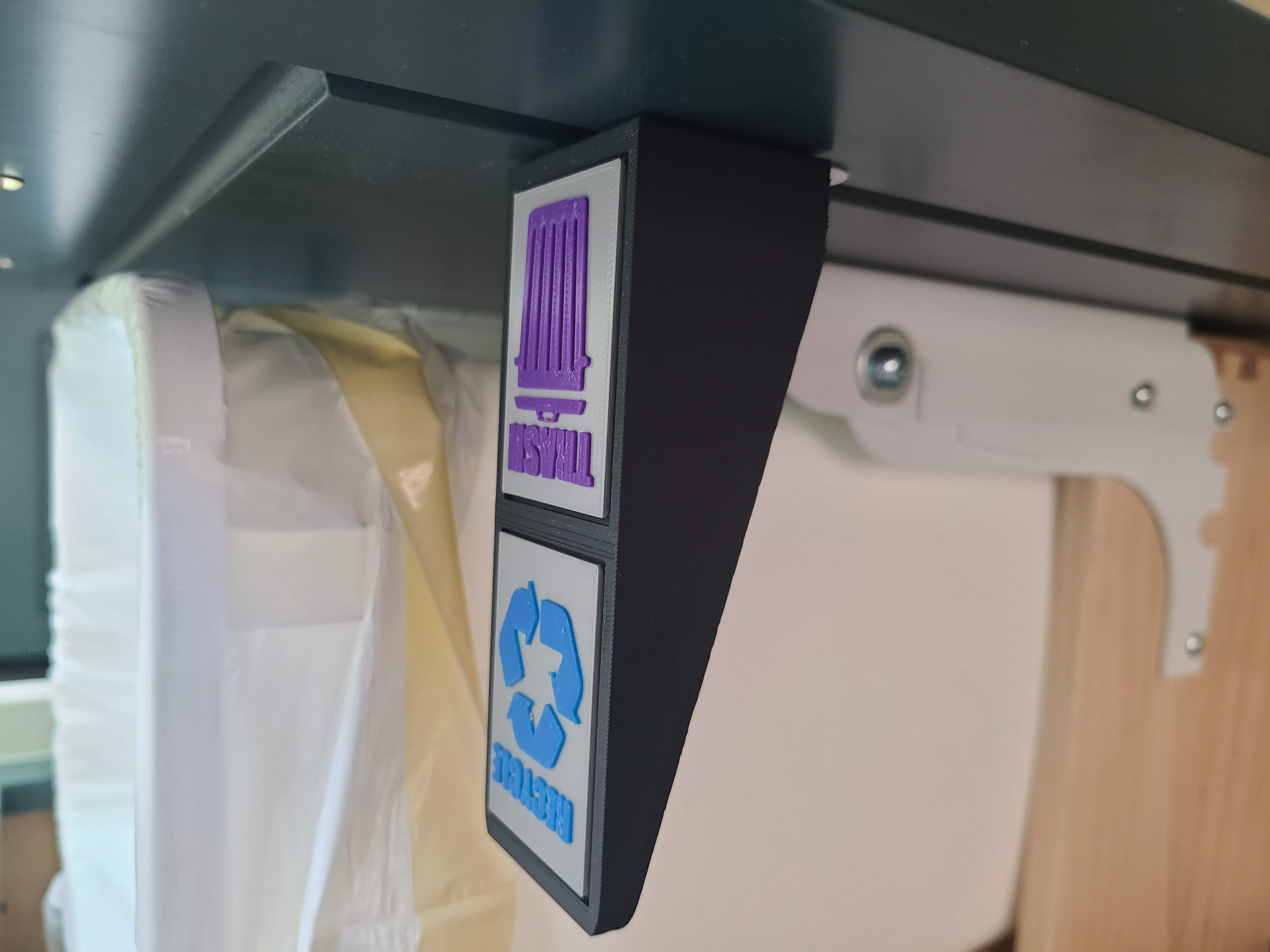 Simple Bracket for Trash and Recycle Sign by Chase | Download free STL ...