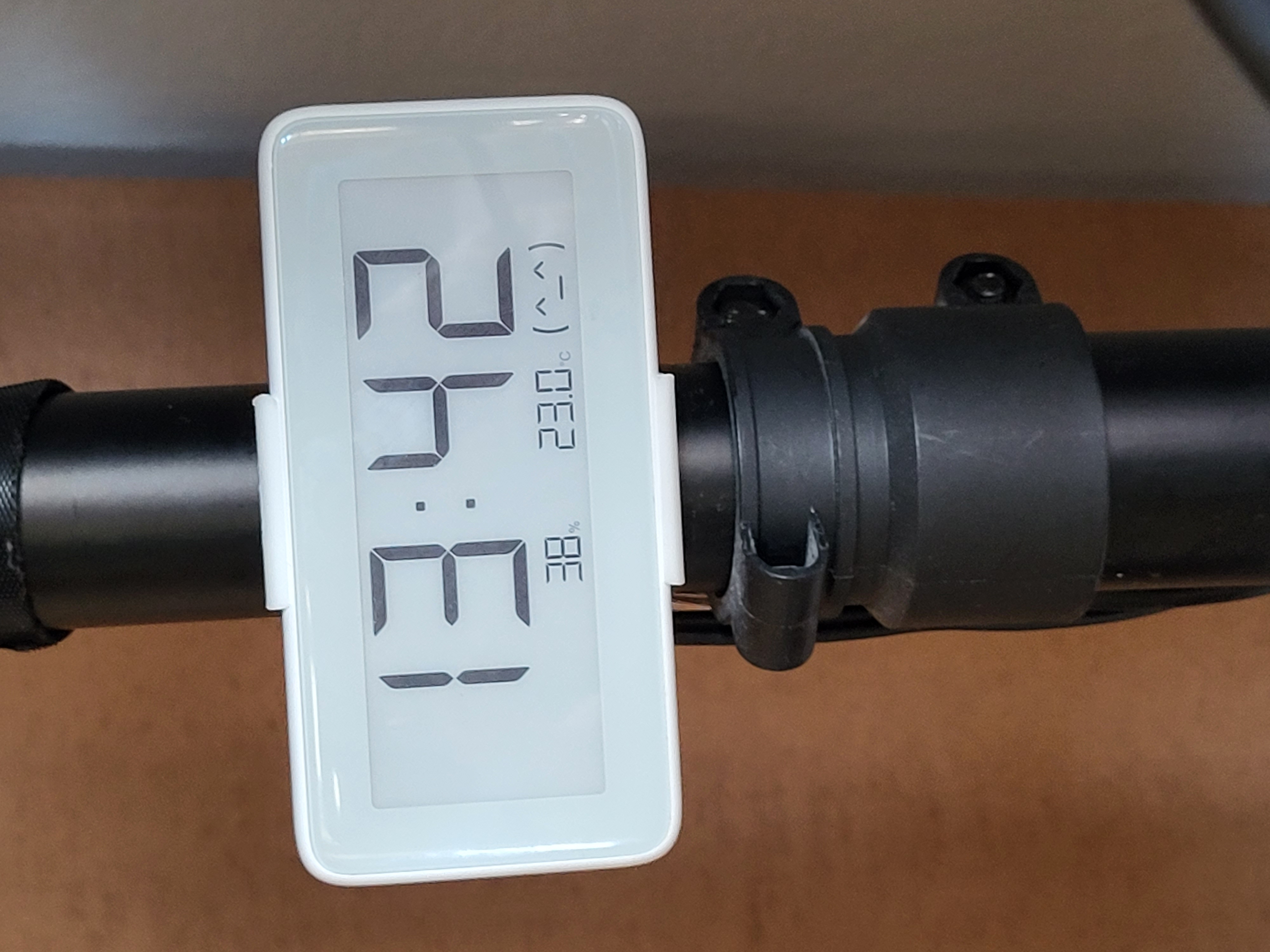 Xiaomi E- ink digital clock holder to speaker stand by Vlad Moldovean ...