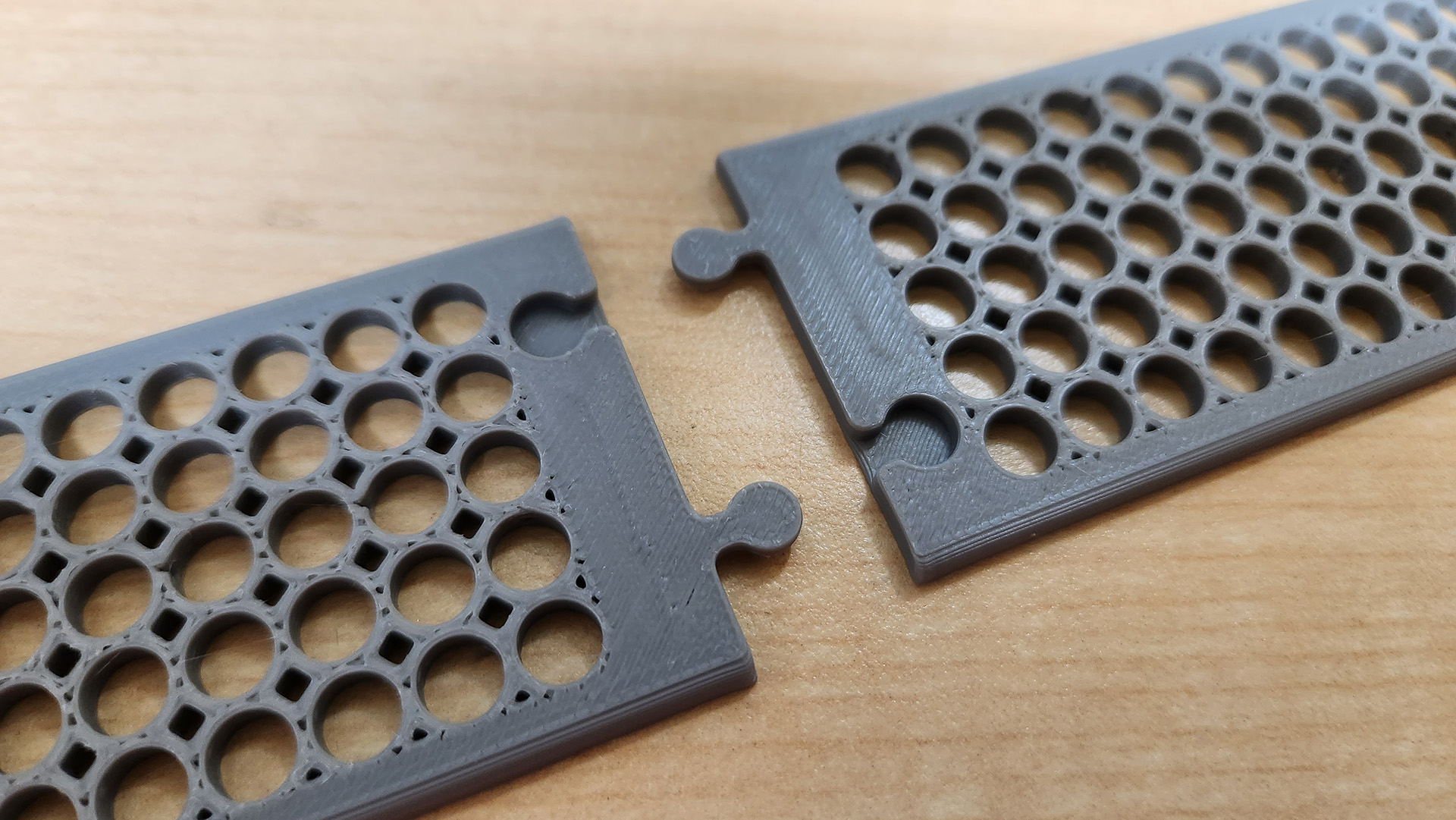 Bambu Lab X1C buildplate holder (2 pices) by Hokke Vageena | Download ...