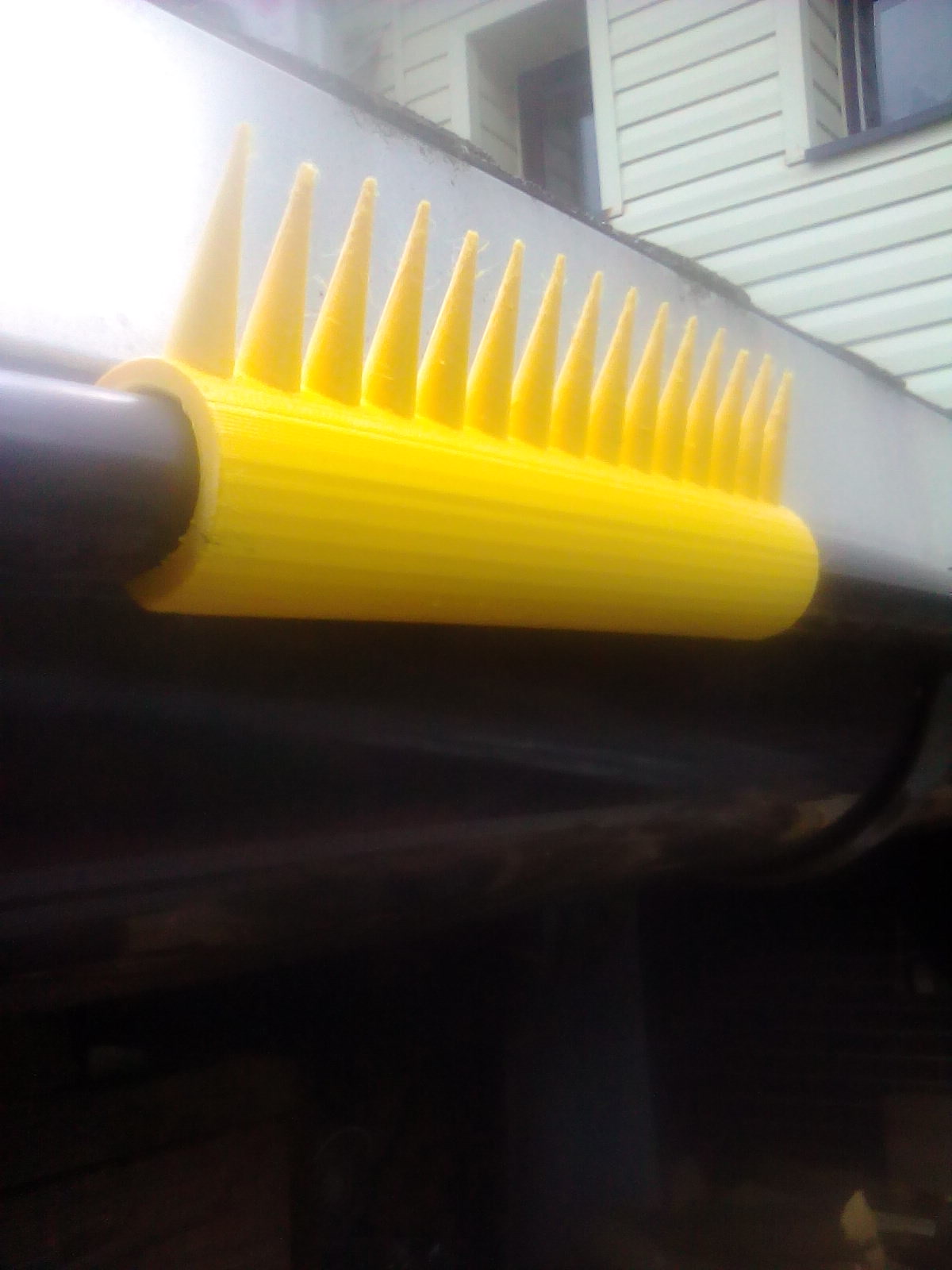 Gutter anti bird spikes / okapové hroty proti ptákům by Jiří Šilhavík ...