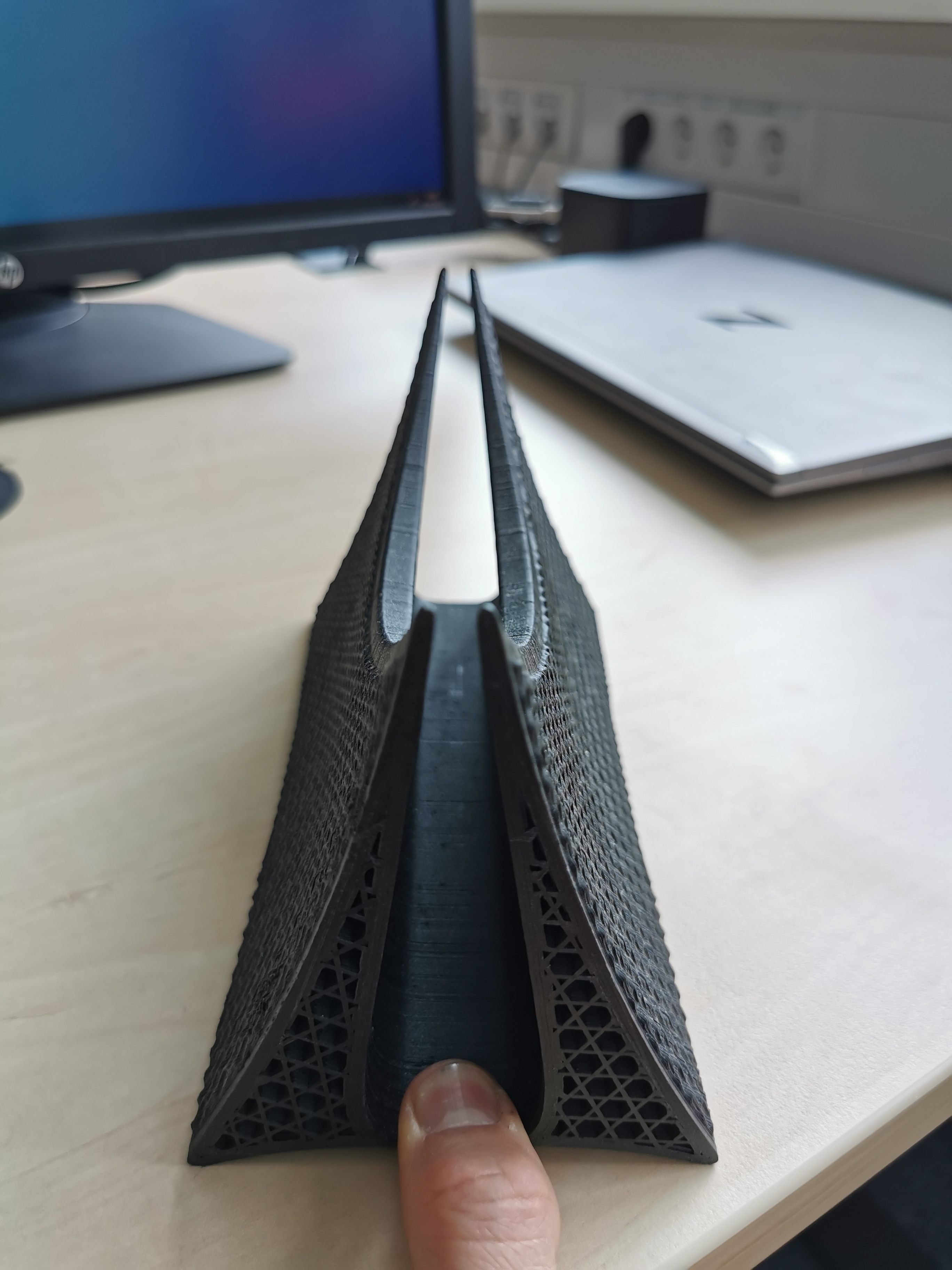 Self adjusting vertical laptop stand flexure by Pit96 | Download free ...