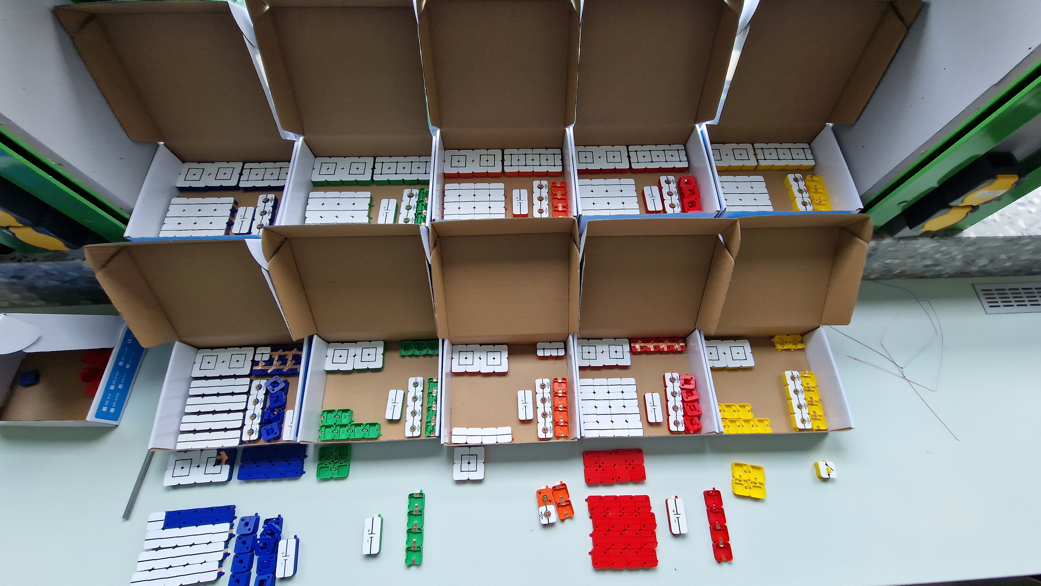 Snaptronics – Solder-free electric circuit construction kit by ...