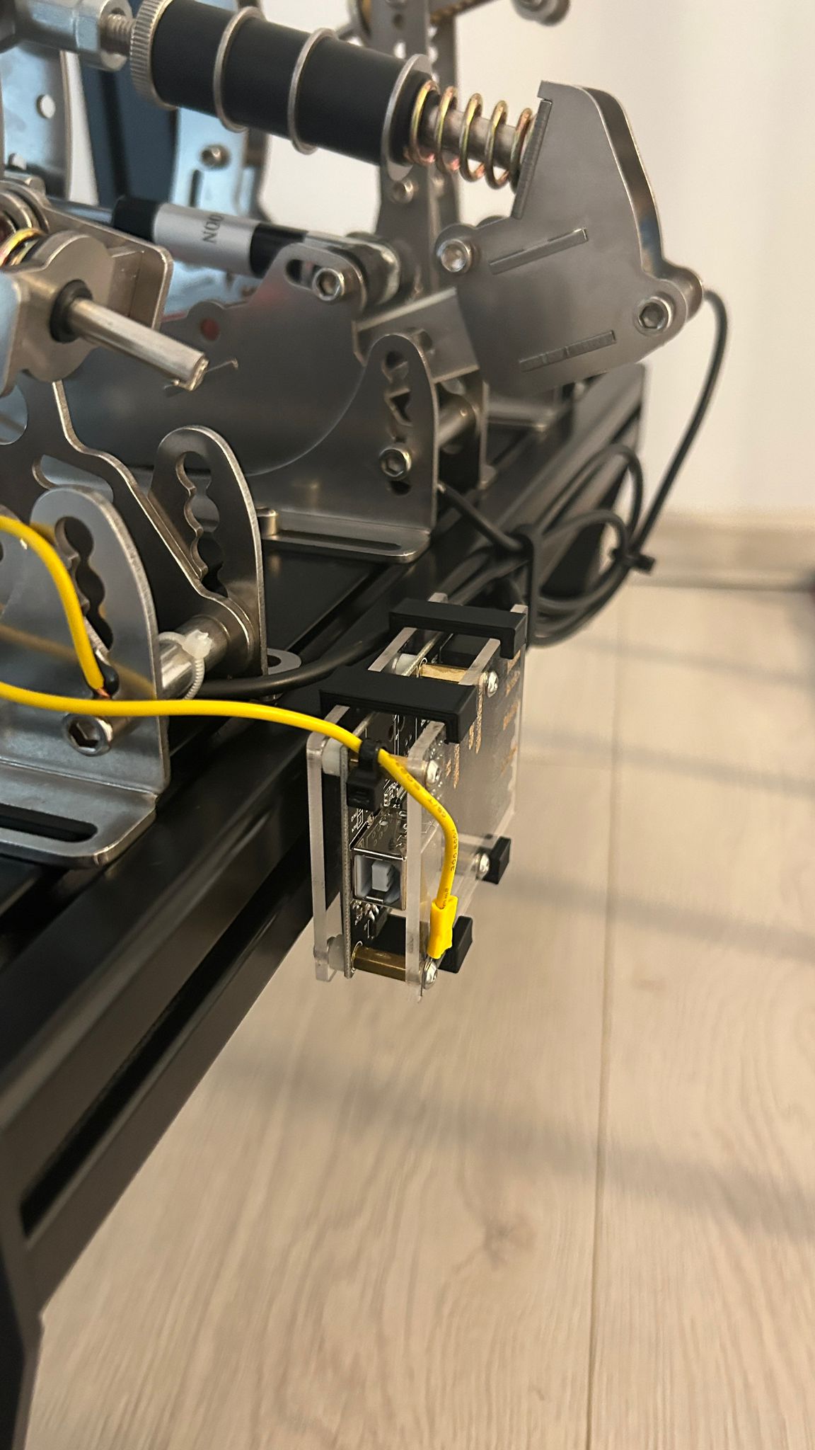 SimJack Pro Control Box 8040 Mount by Razvan Voicu | Download free STL ...