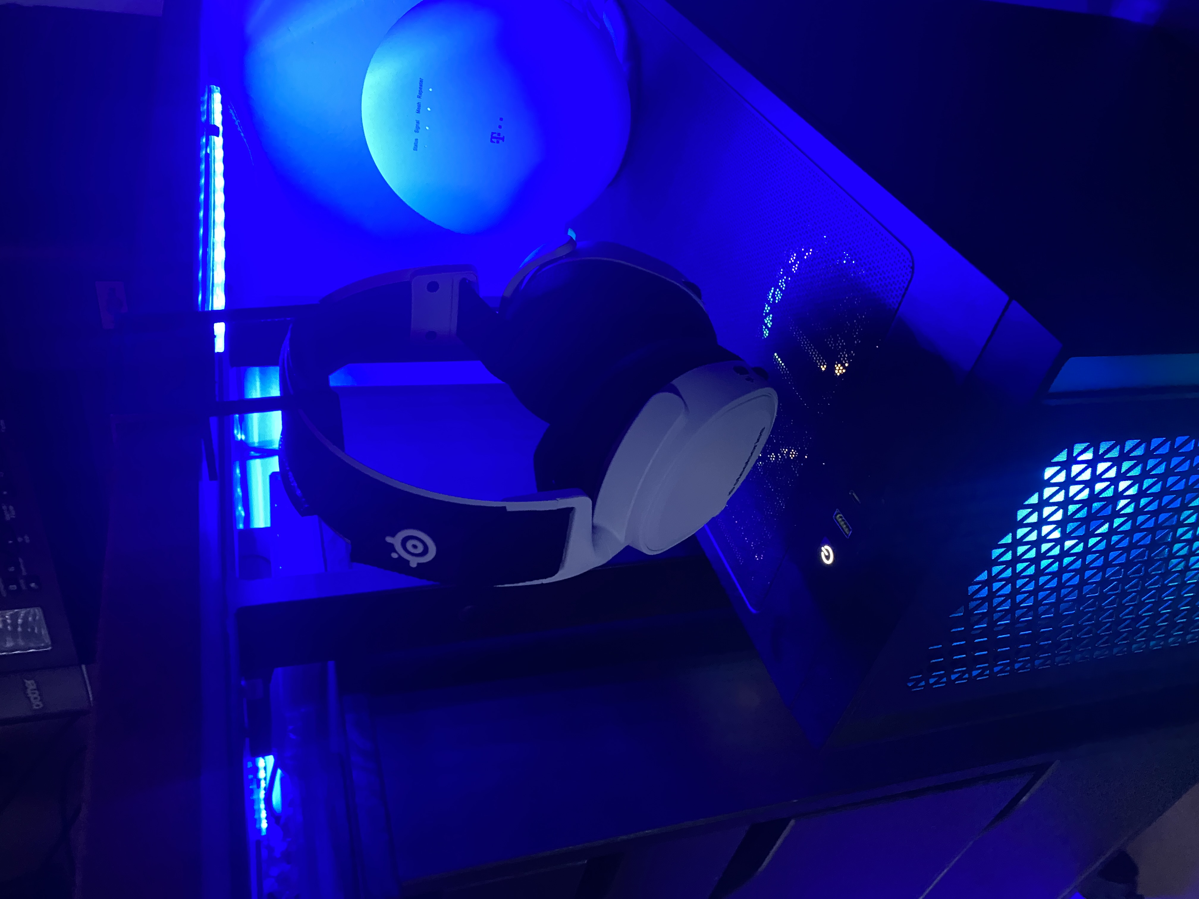 Table Mount for a SteelSeries Arctis 7 by JoeJonny18 | Download free ...