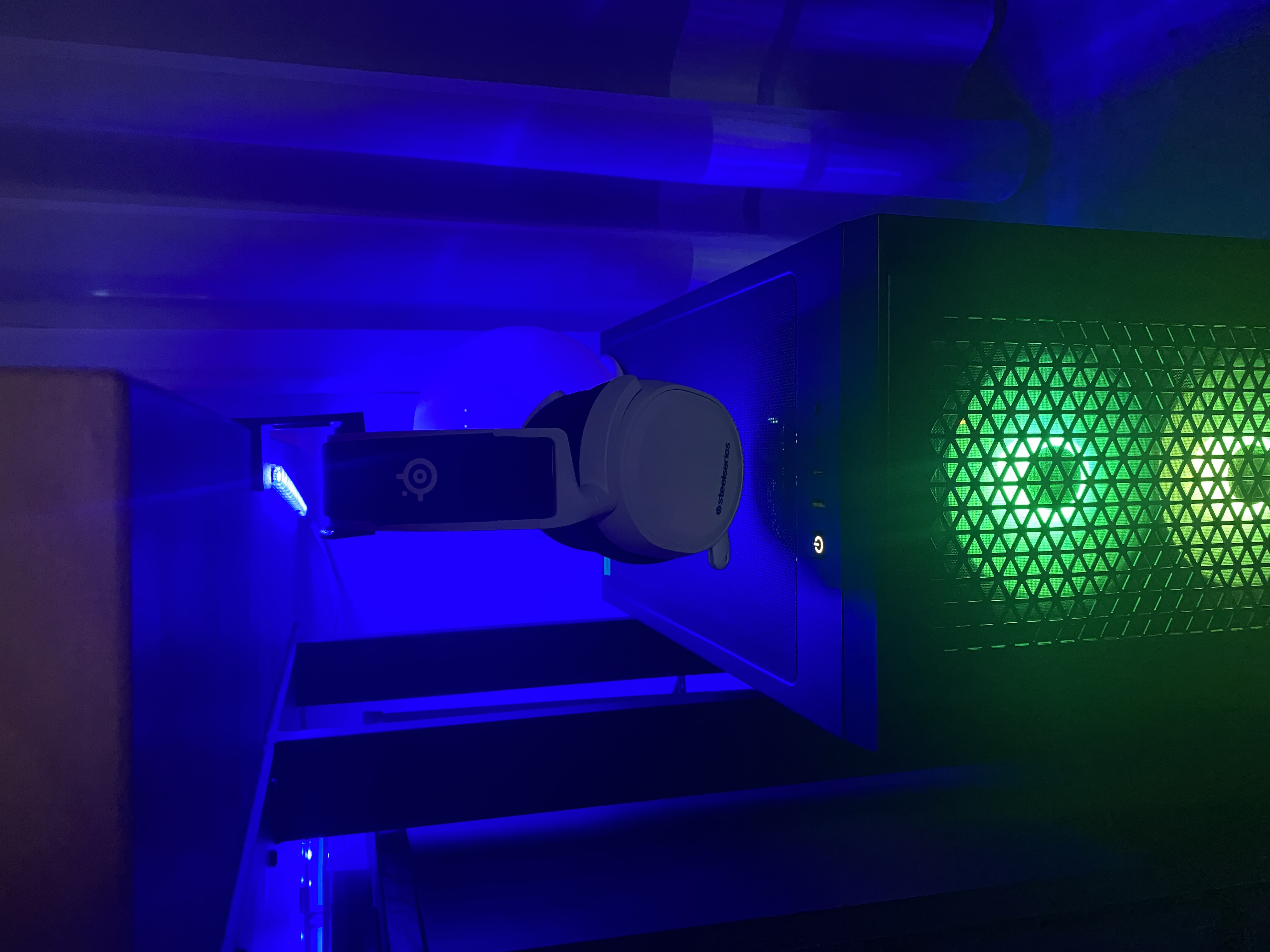 Table Mount for a SteelSeries Arctis 7 by JoeJonny18 | Download free ...