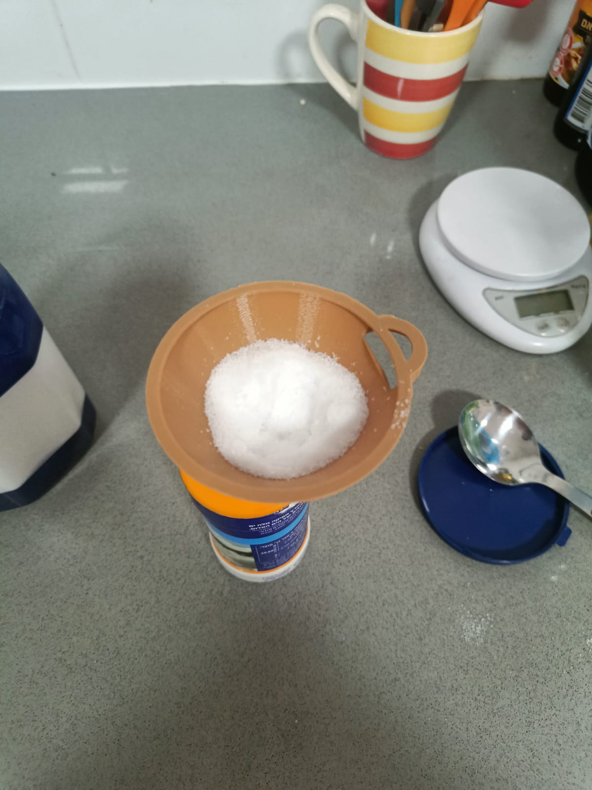 Funnel for refilling salt/pepper/whatever by Wave | Download free STL model | Printables.com