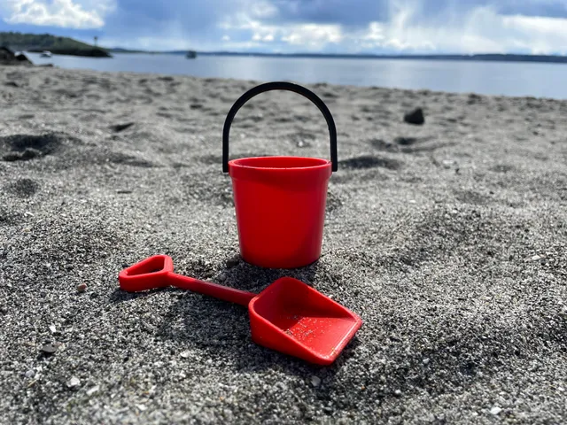 Mini Bucket & Shovel by BotanicalWorm99 | Download free STL model ...