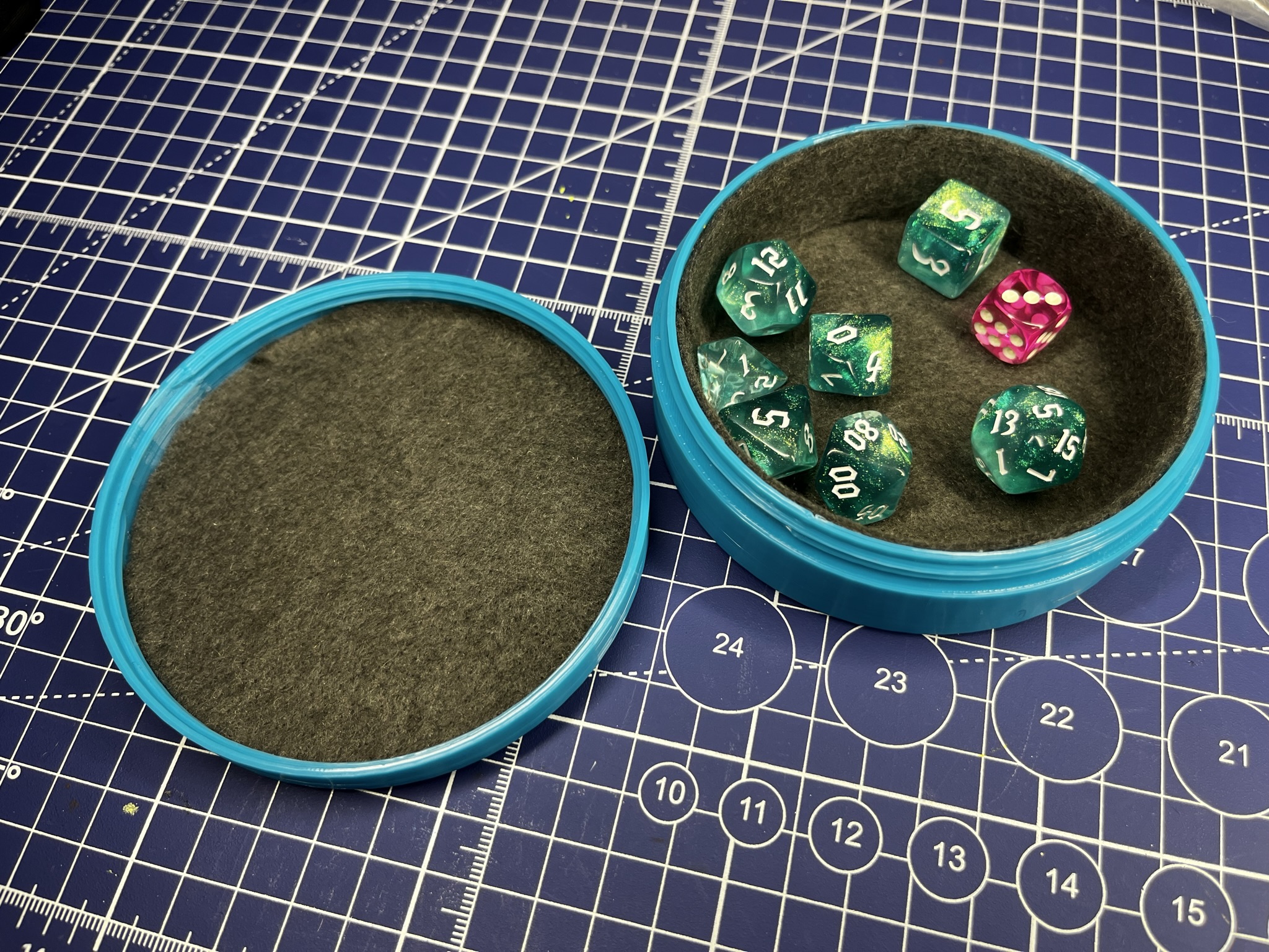 Round dice tray + storage (parametric) by David Elentok | Download free ...