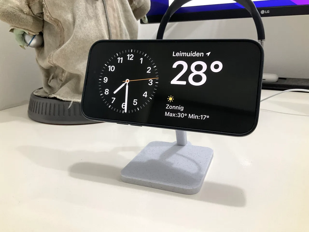 MagSafe iPhone Charging Stand by Bas van der Ploeg | Download free STL ...