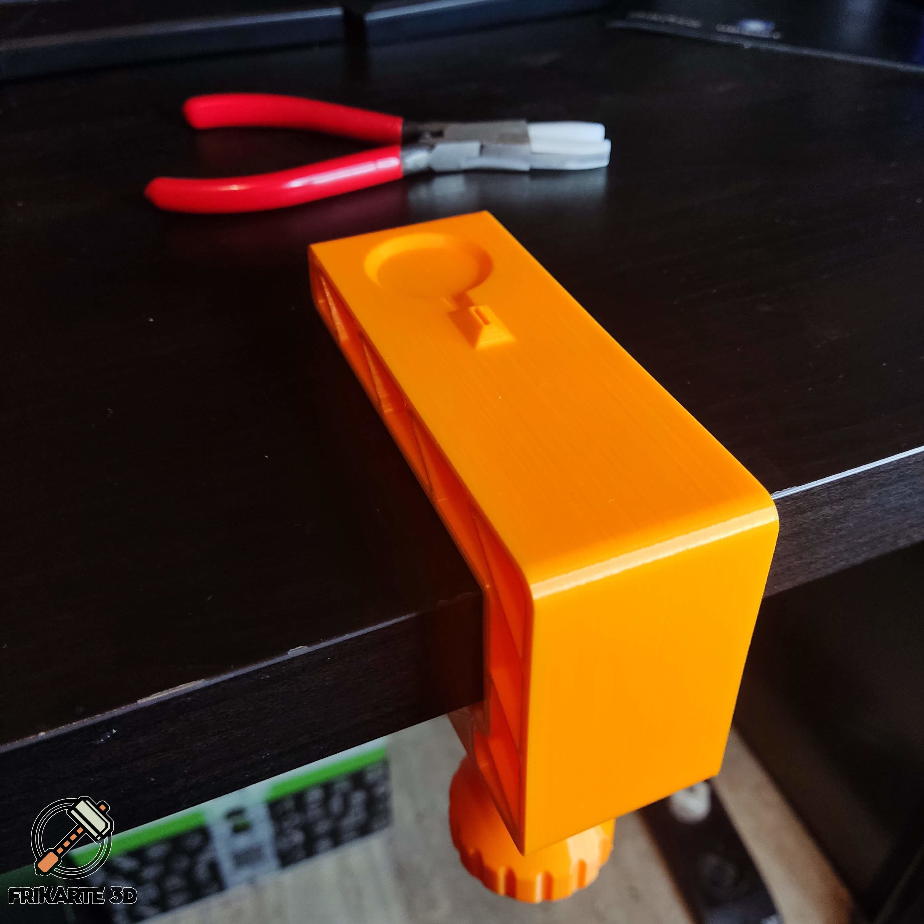 Keychain Assembler Table Clamp by Frikarte3D | Download free STL model ...