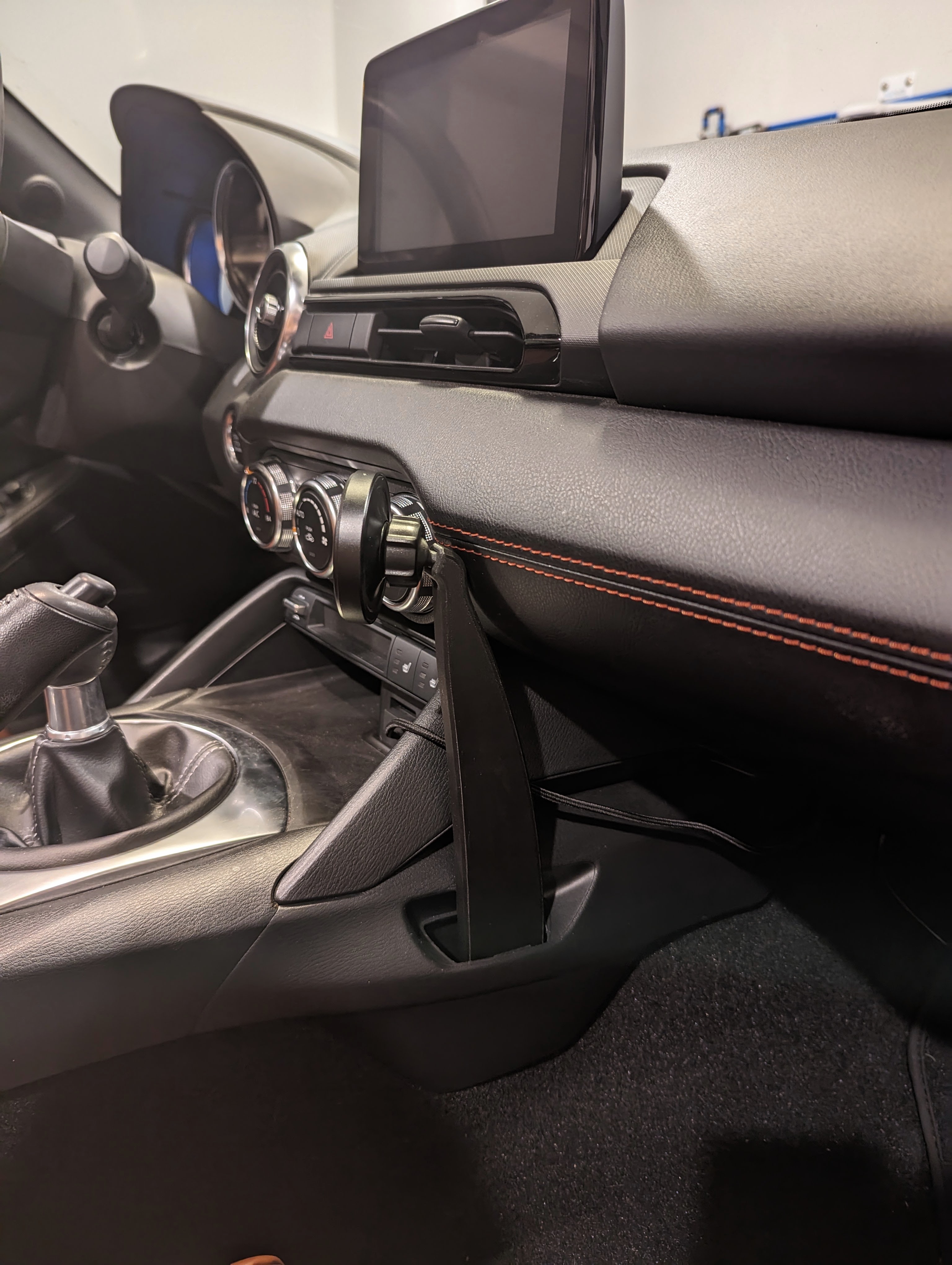 MX-5 Miata ND Cupholder Phone Mount/Charger by TAHLLER | Download free ...