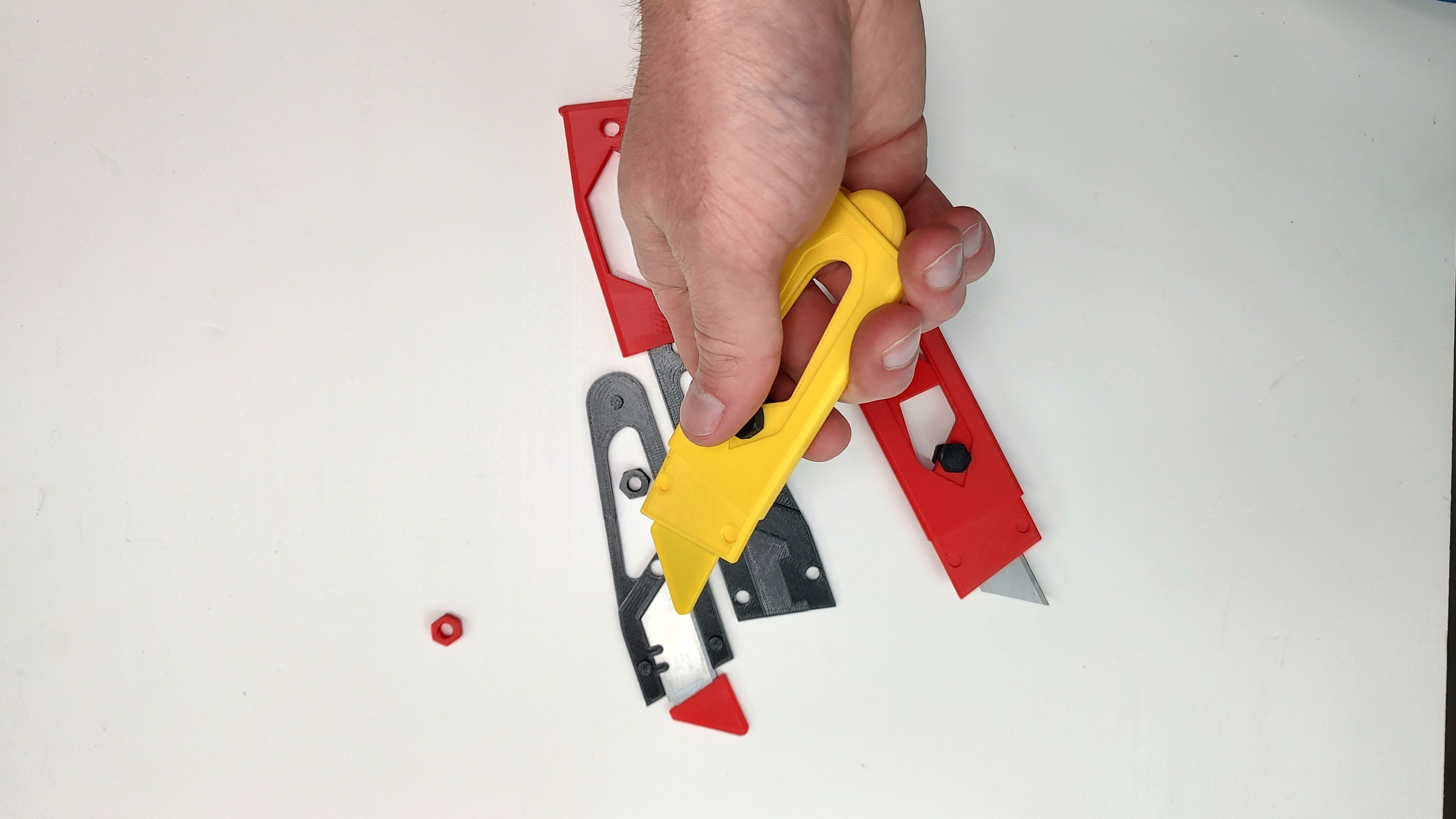 Utility Knife (box cutter) - retractable with blade safety cover by Asa ...