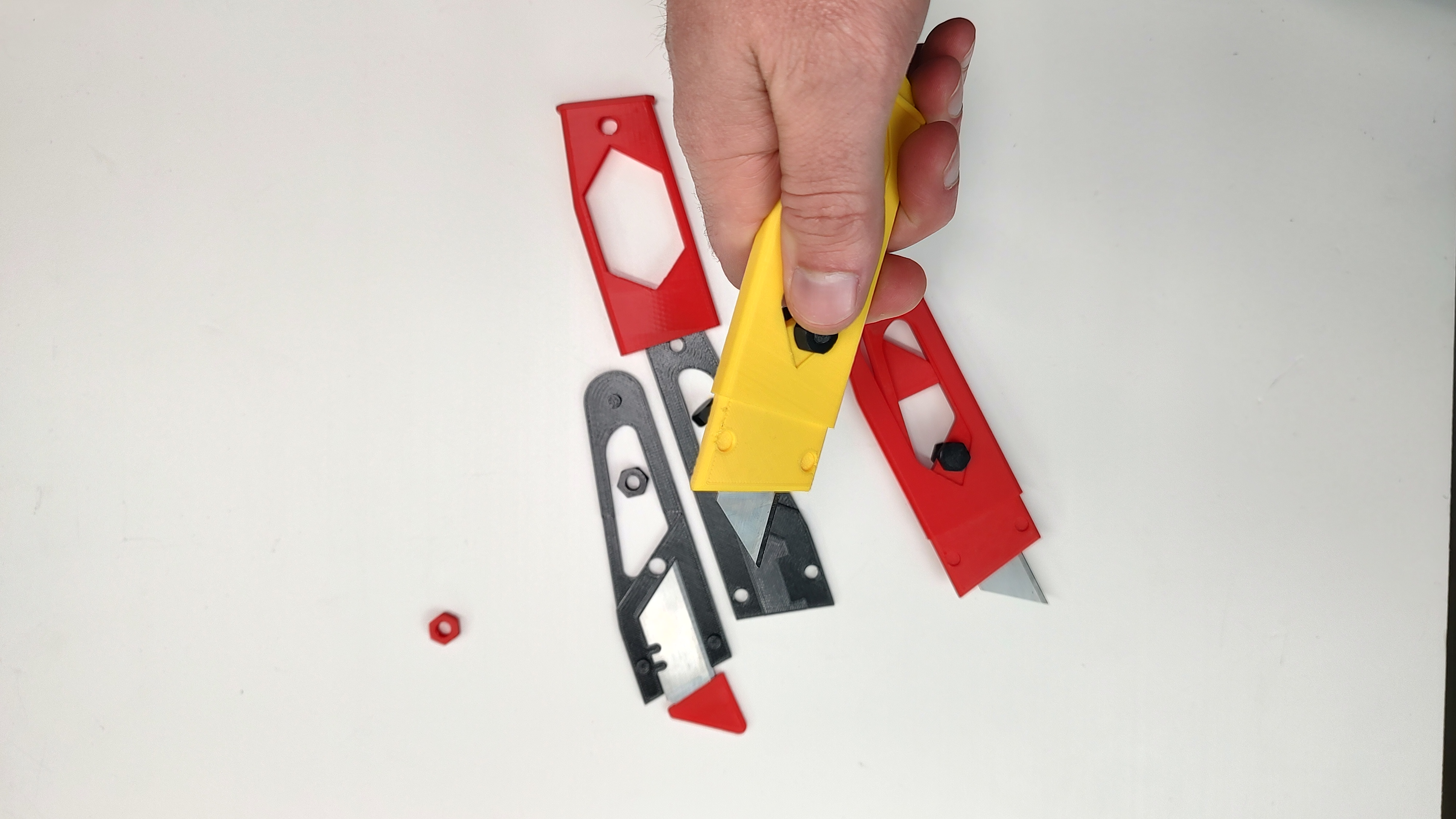 Utility Knife (box cutter) - retractable with blade safety cover by Asa ...