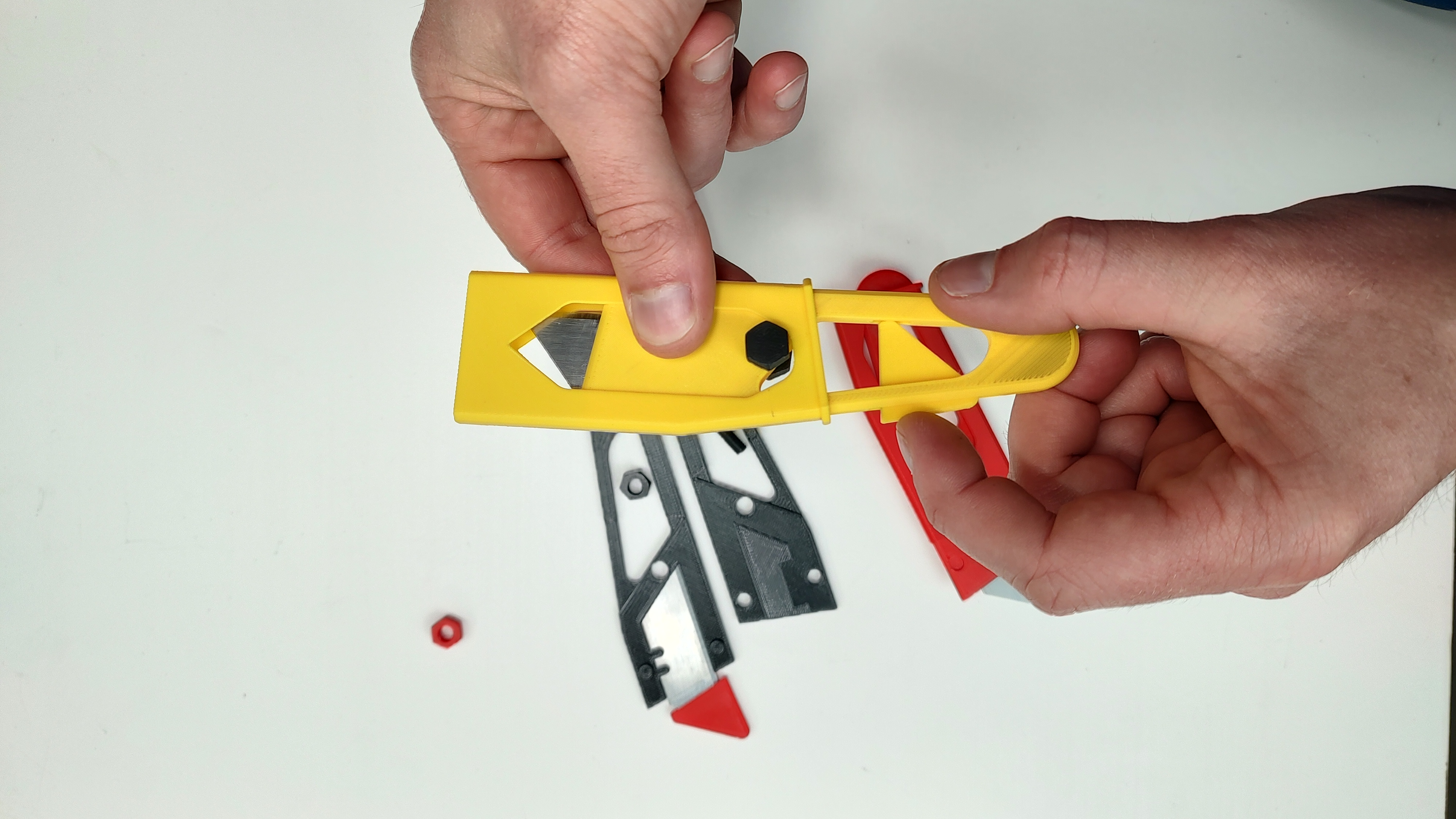 Utility Knife (box cutter) - retractable with blade safety cover by Asa ...