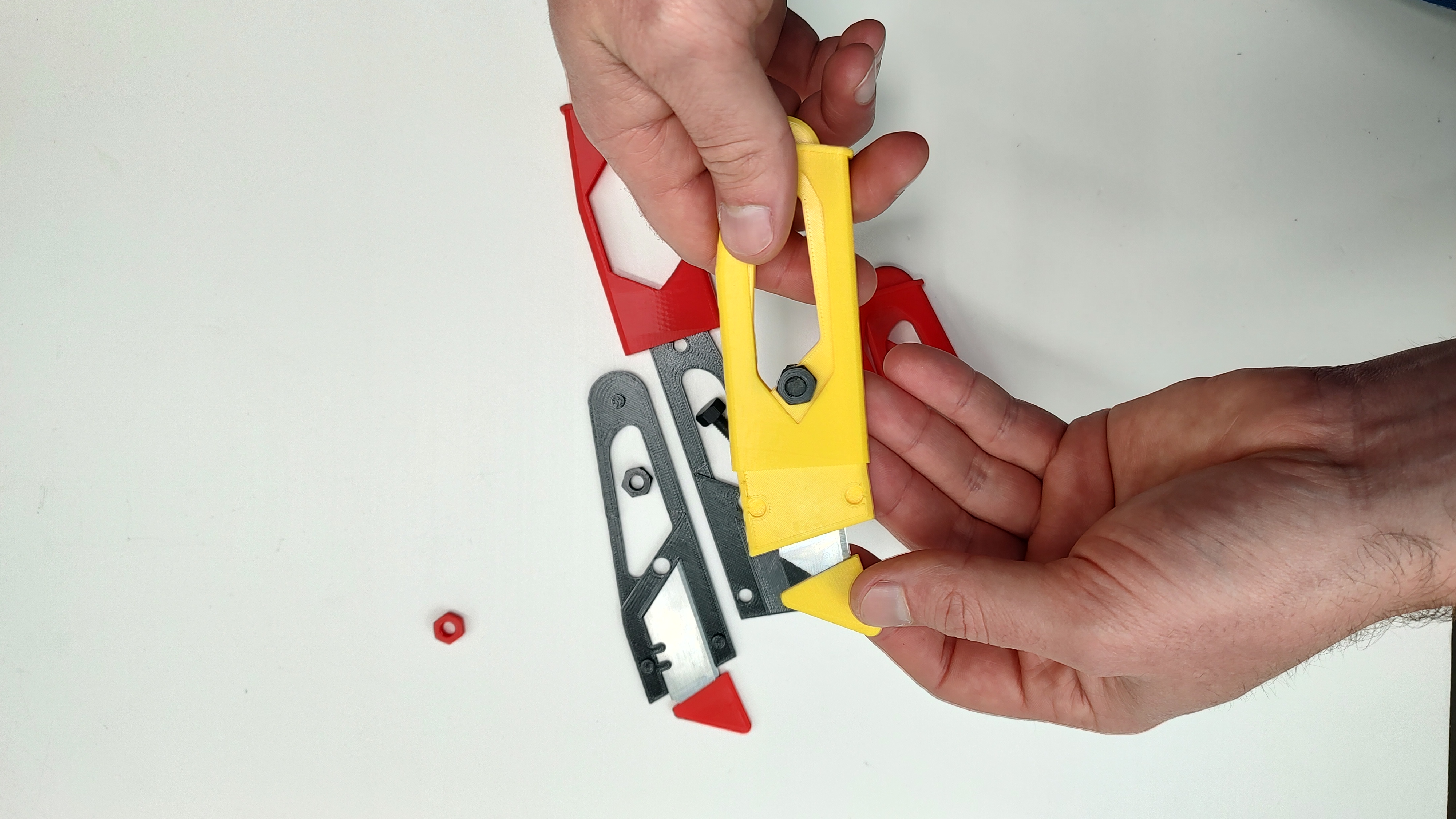 Utility Knife (box cutter) - retractable with blade safety cover by Asa ...