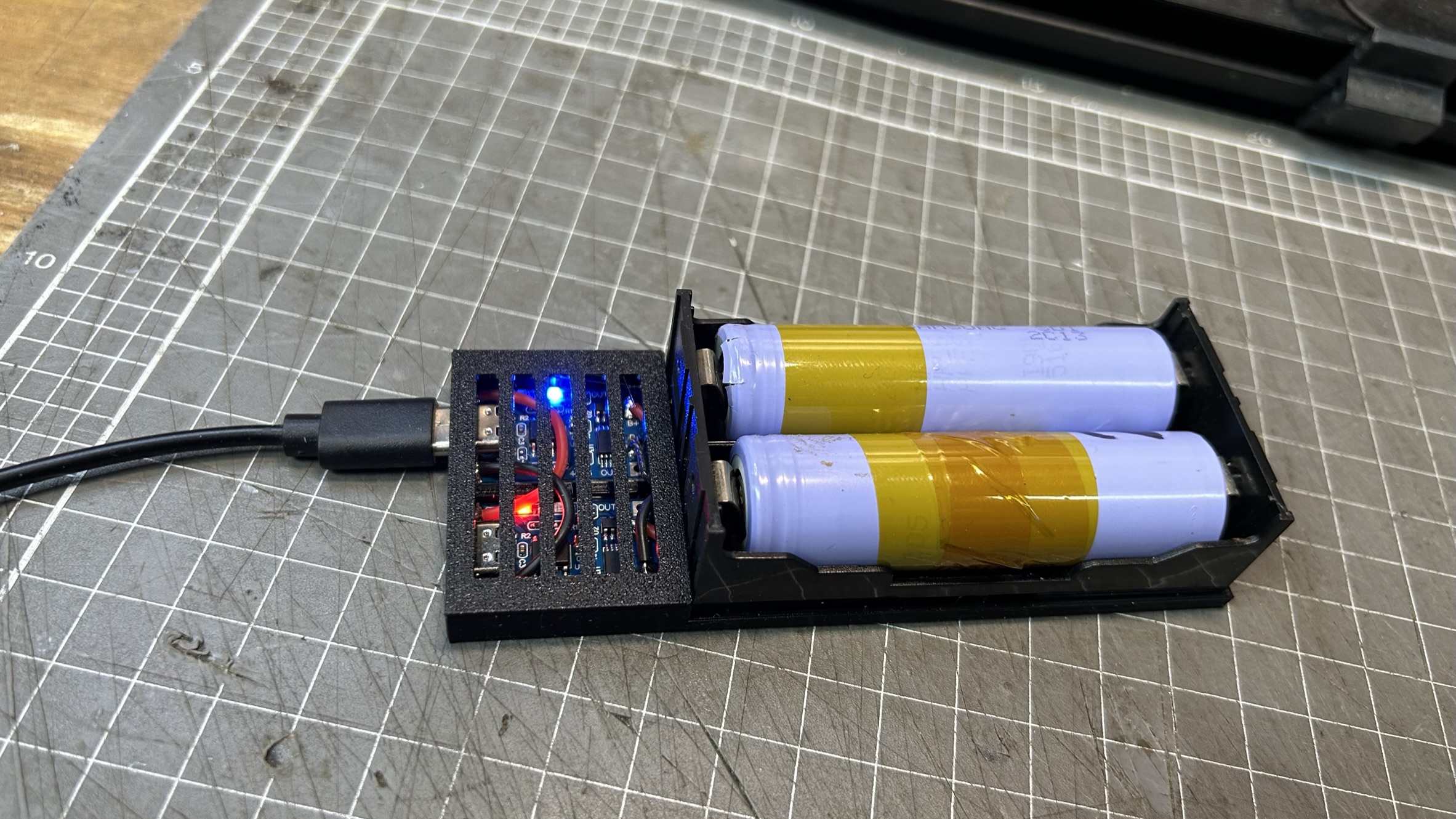 Dual 18650 Battery Charger Case by Billd | Download free STL model ...