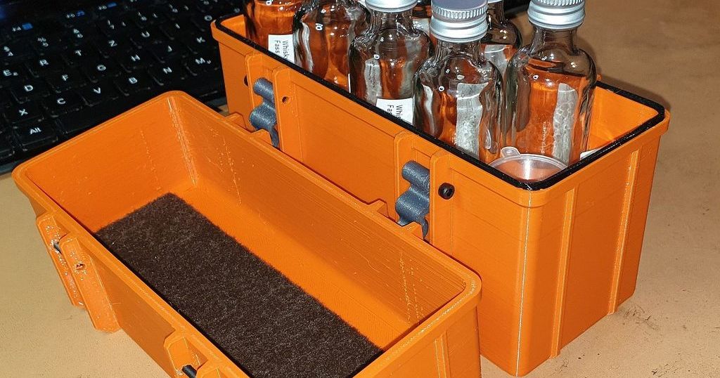 Whisky Sample Box including TPU Seal "Driver's kit" by Tobias Scharmann ...