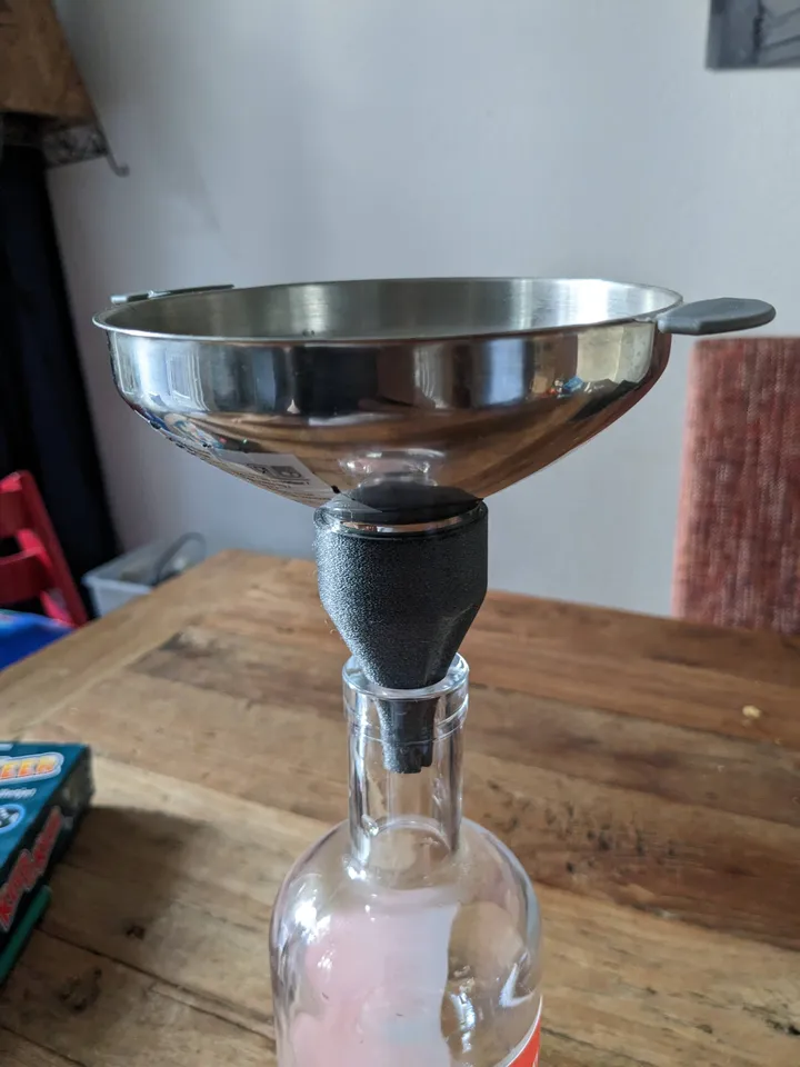 Funnel with air vent by Yuri | Download free STL model | Printables.com