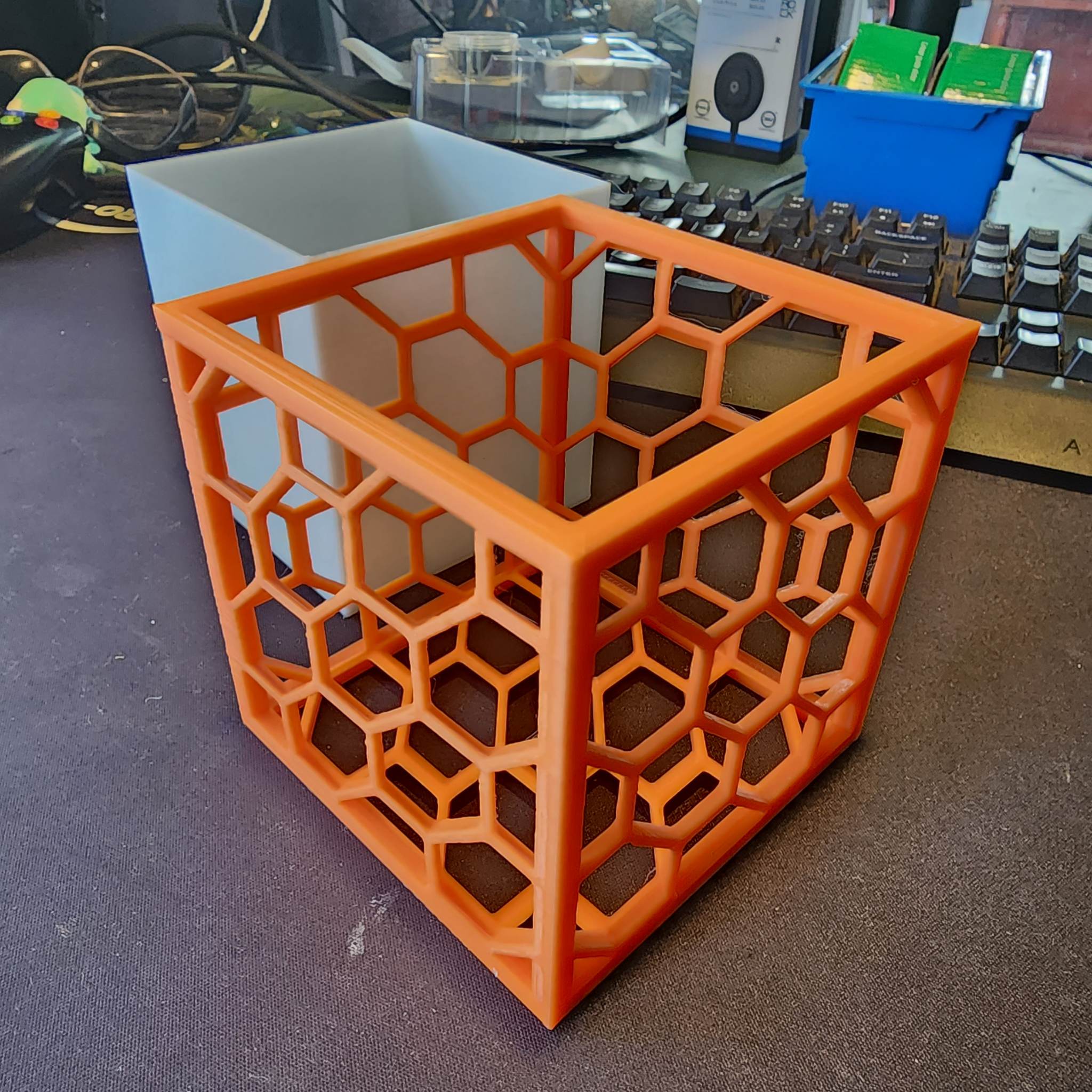 100mm Hex Pattern Storage Crate with Separate Liner by Neo | Download ...