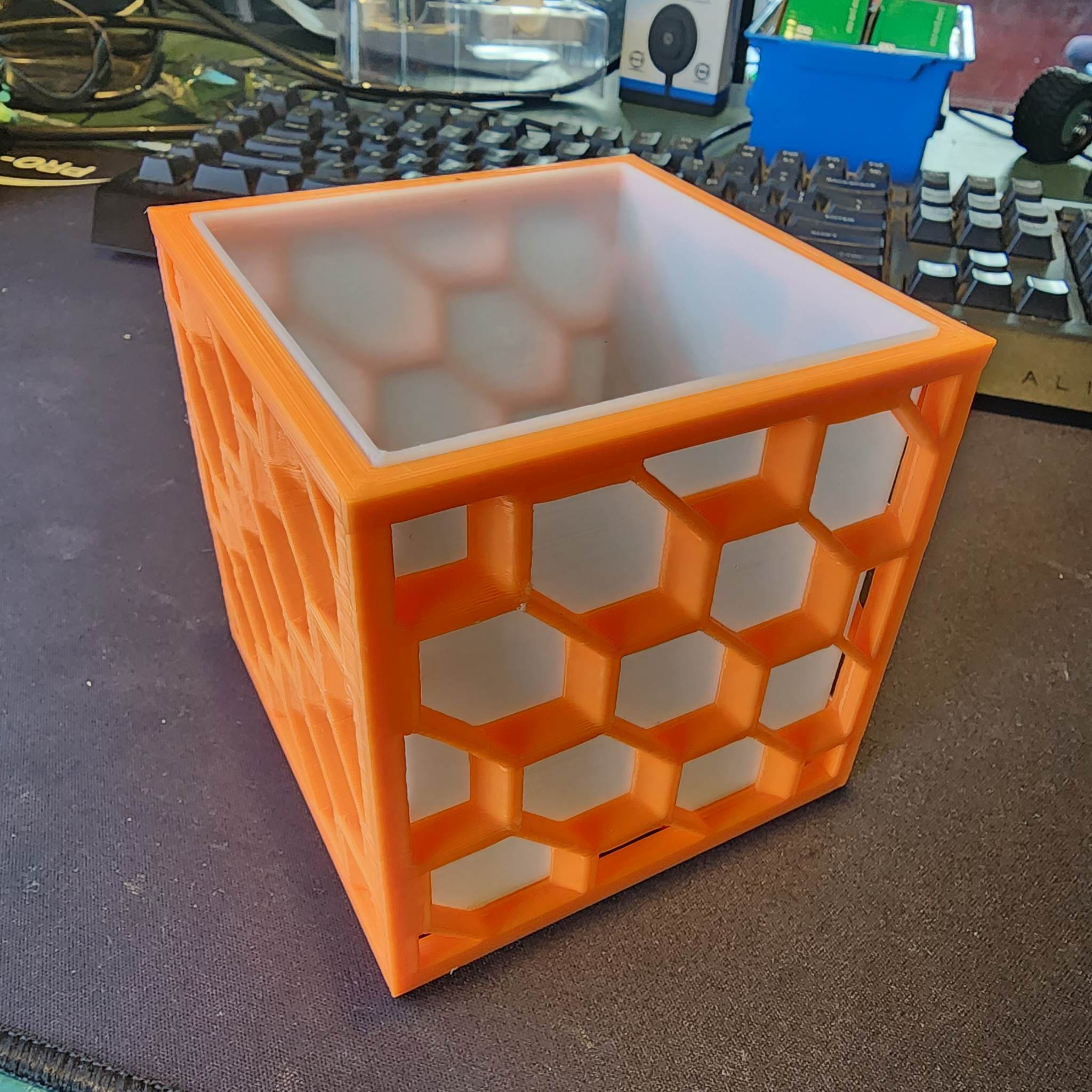 100mm Hex Pattern Storage Crate with Separate Liner by Neo | Download ...