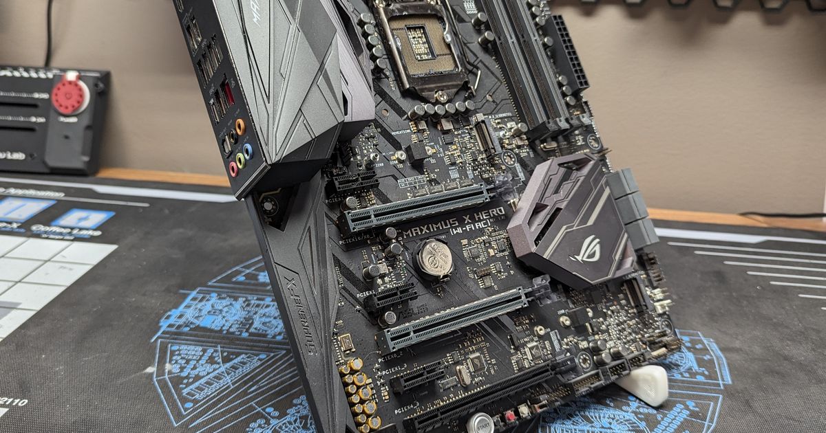 Motherboard Display Stand by Shoe | Download free STL model ...