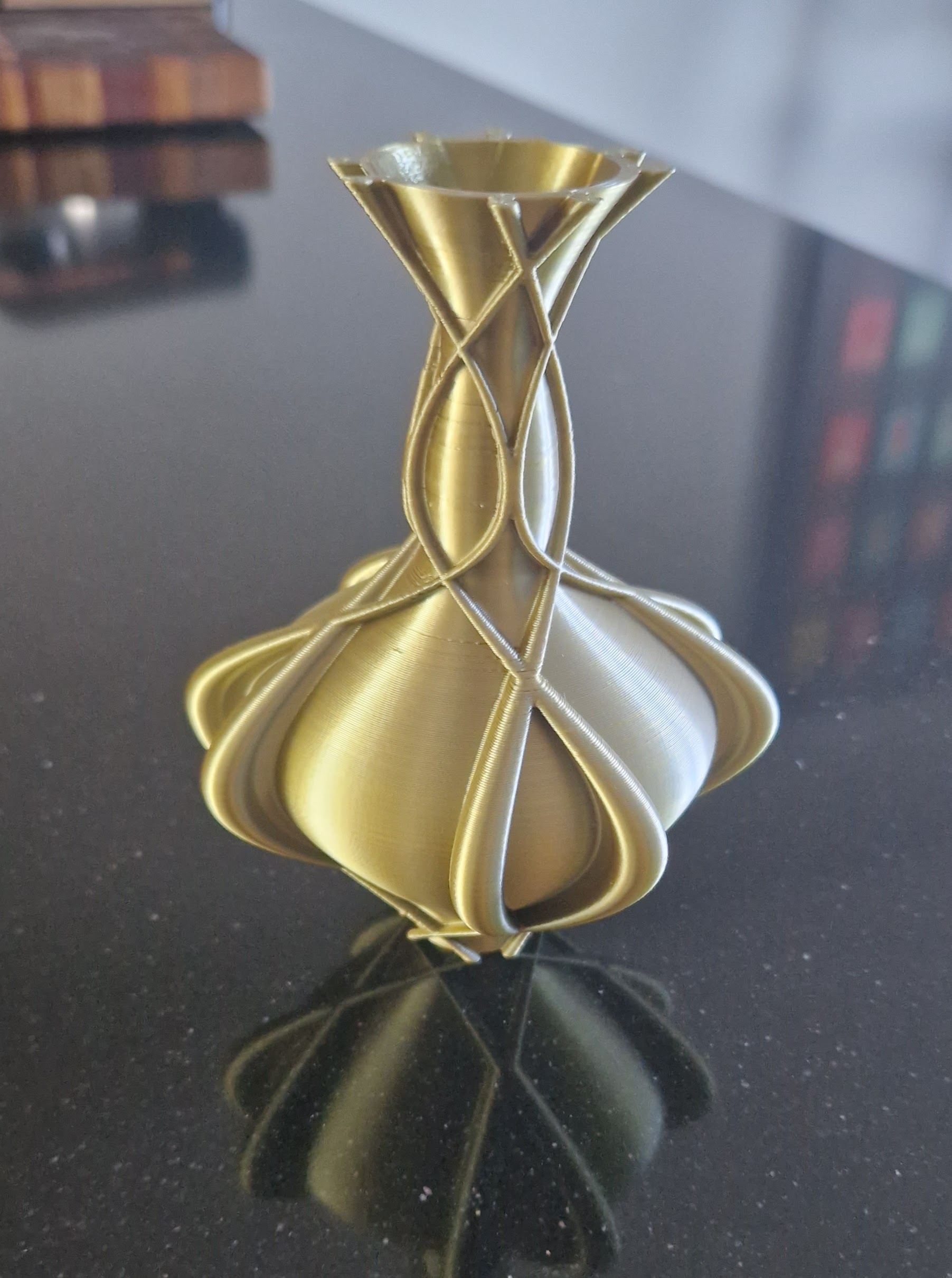 Double Twist Vase by PapaTheCat | Download free STL model | Printables.com