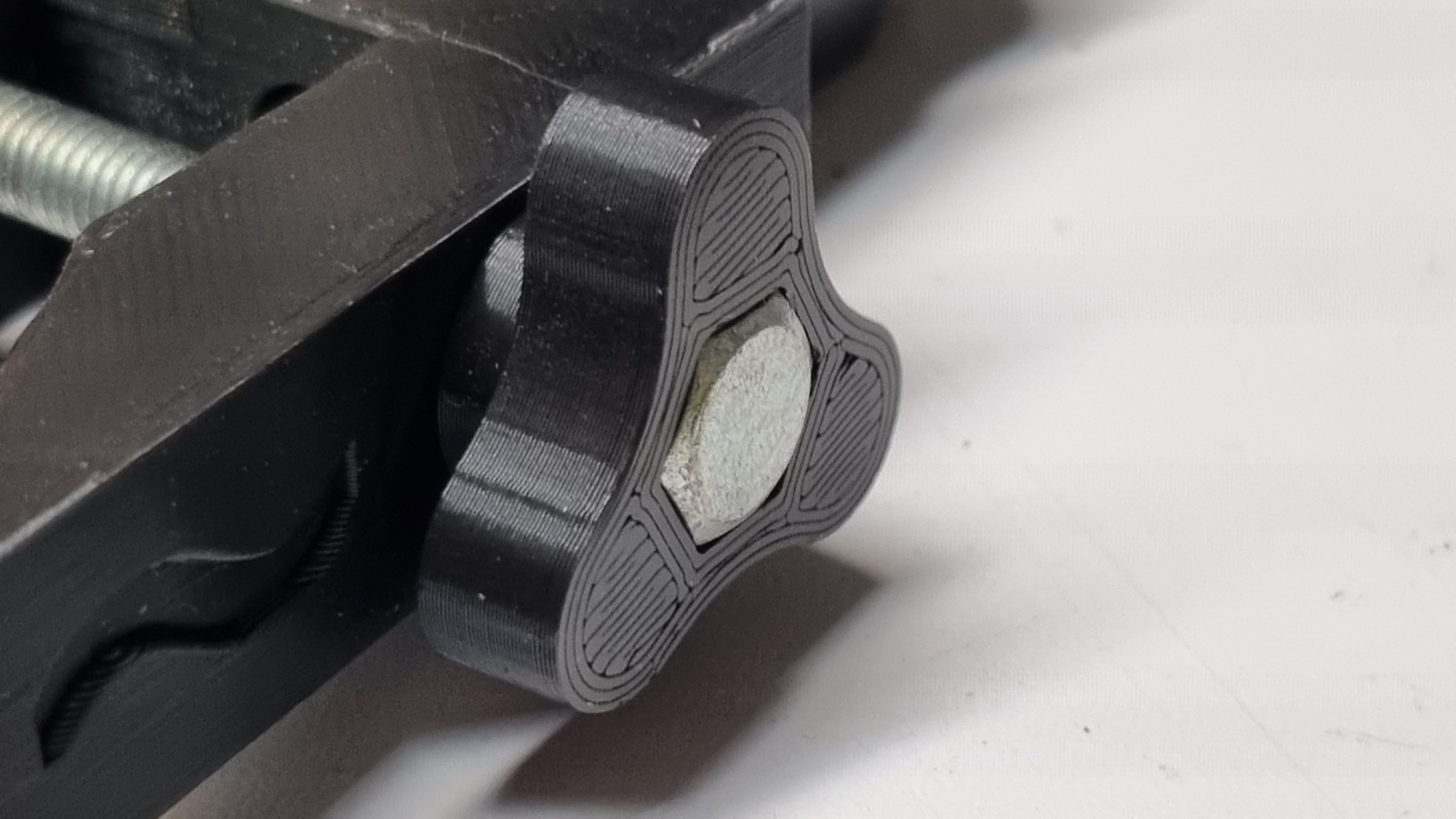 Quick clamp for round and square tubes but also flat surfaces, no ...