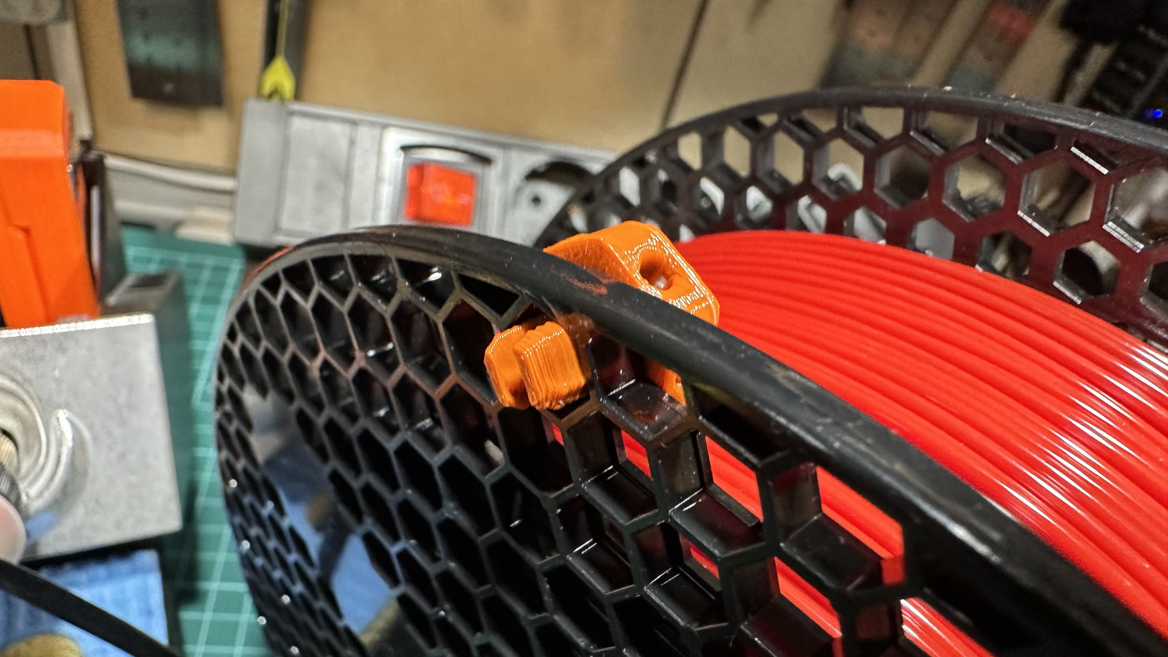 Filament Pin for Hexagonal Prusament Spool by Clamikra | Download free ...