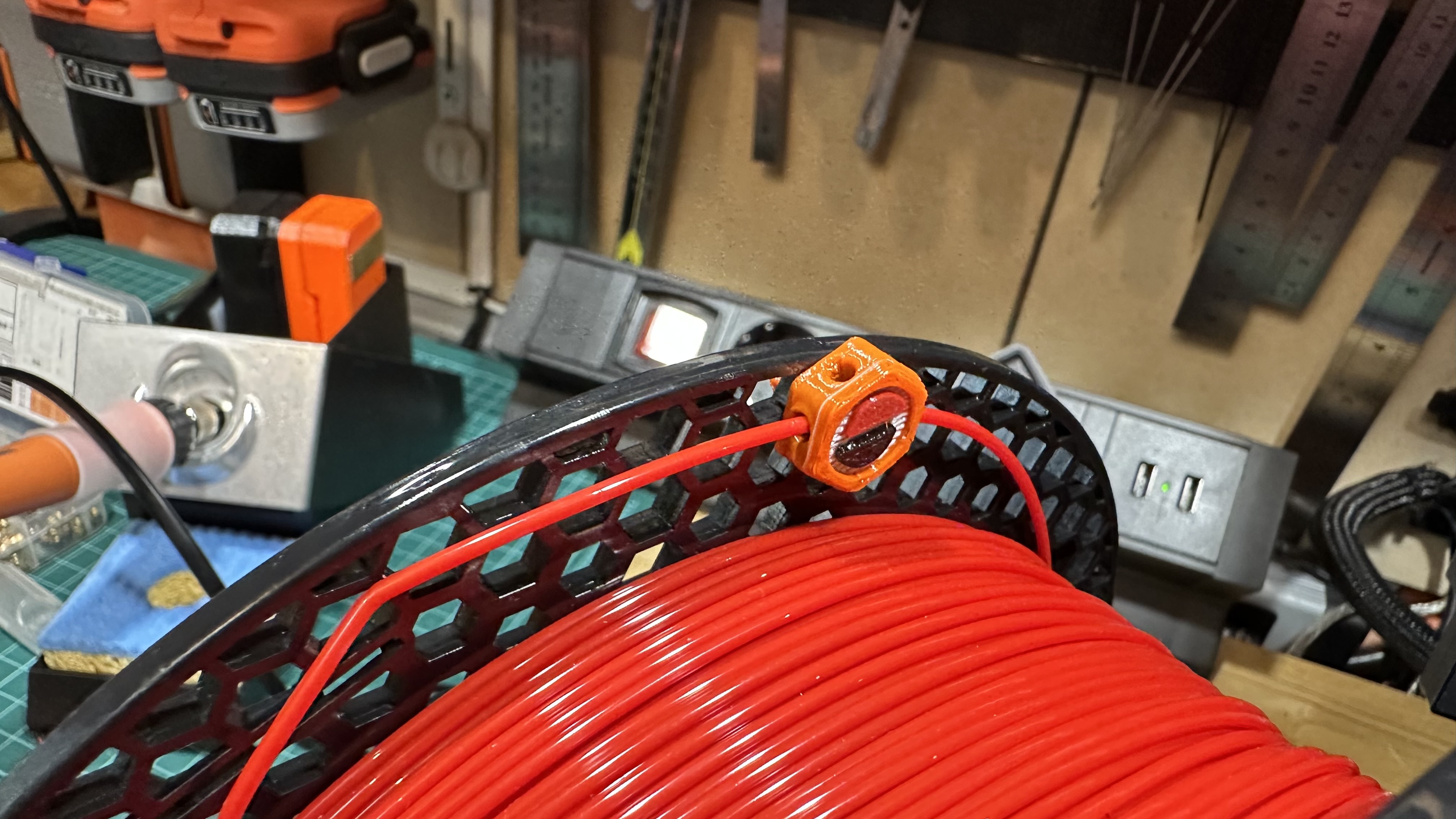 Filament Pin for Hexagonal Prusament Spool by Clamikra | Download free ...