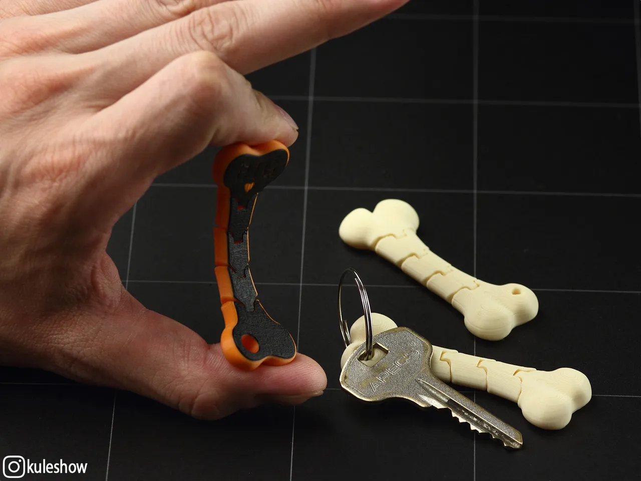 Flexible Bone keychain by bigovereasy | Download free STL model ...